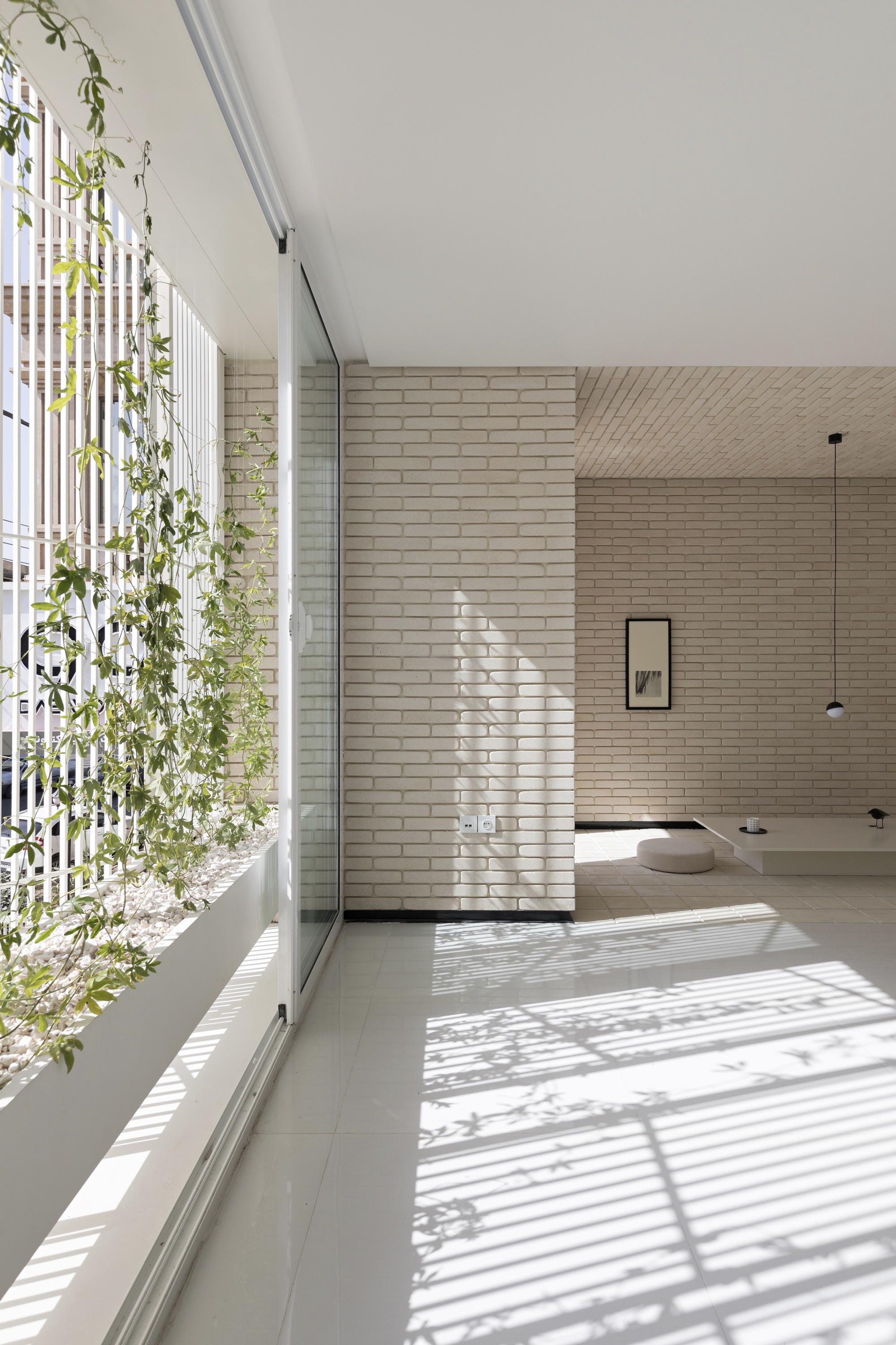 Gallery of White Trio House Office and Store / White on White Studio - 13