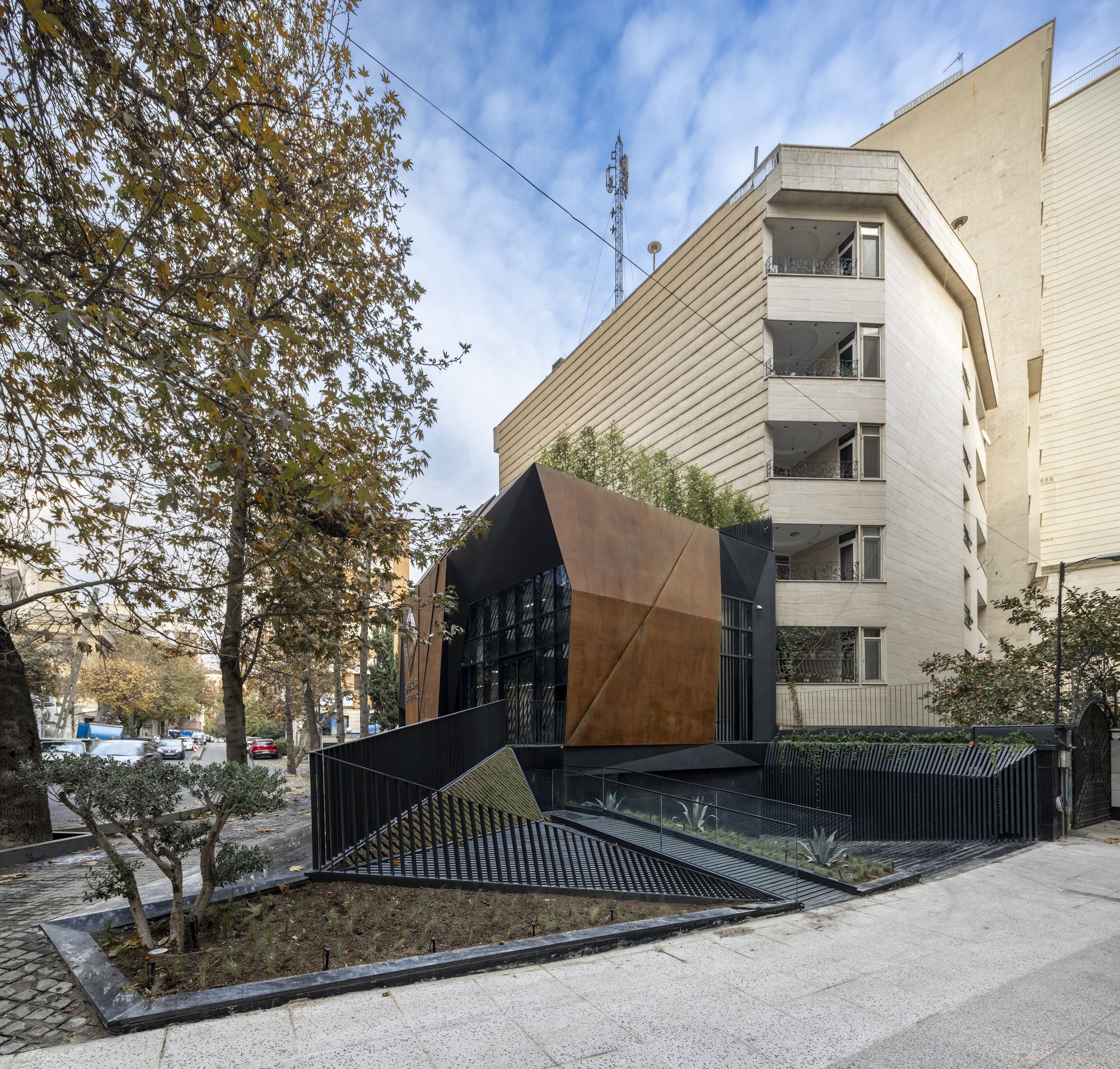 Gallery of Karafarin Bank / NextOffice - 7