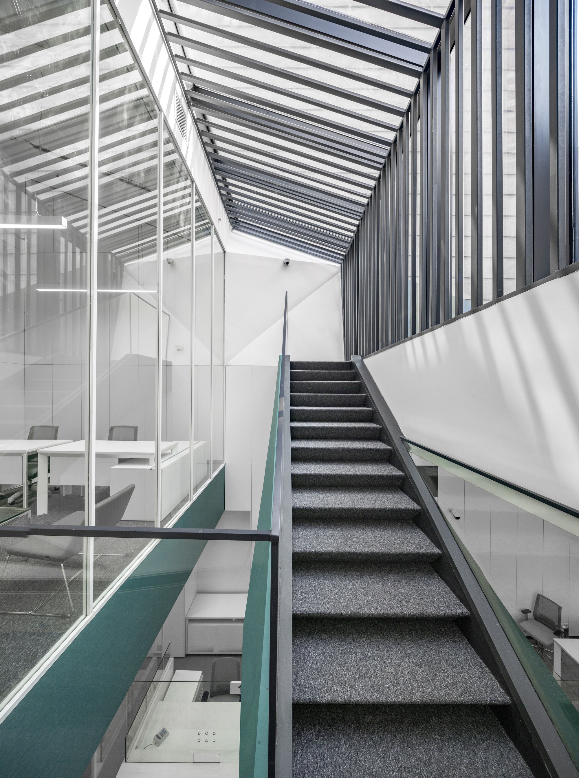 Gallery of Karafarin Bank / NextOffice - 10