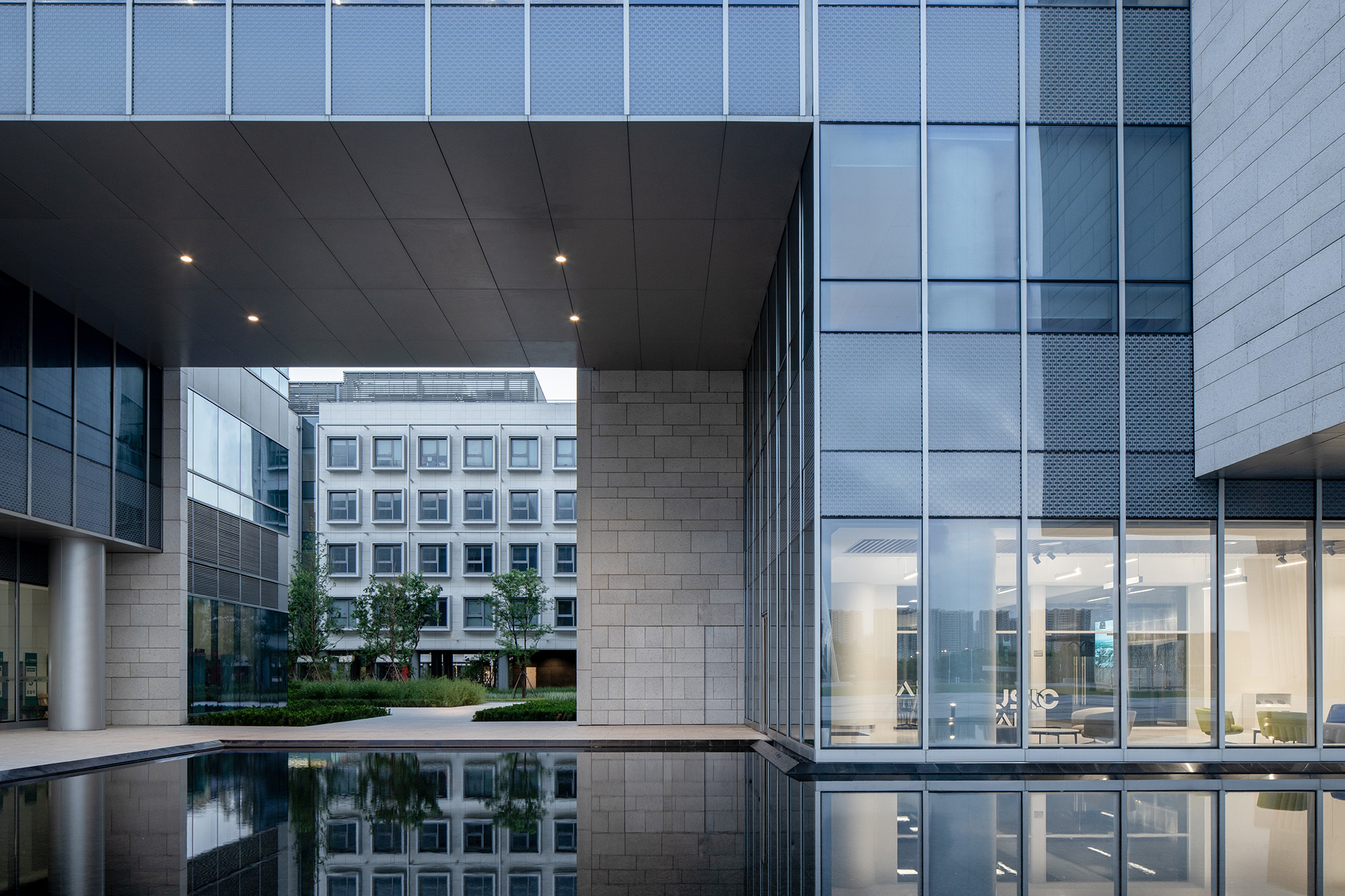 画廊 昆山杜克大学二期校园 / Perkins&Will - 13