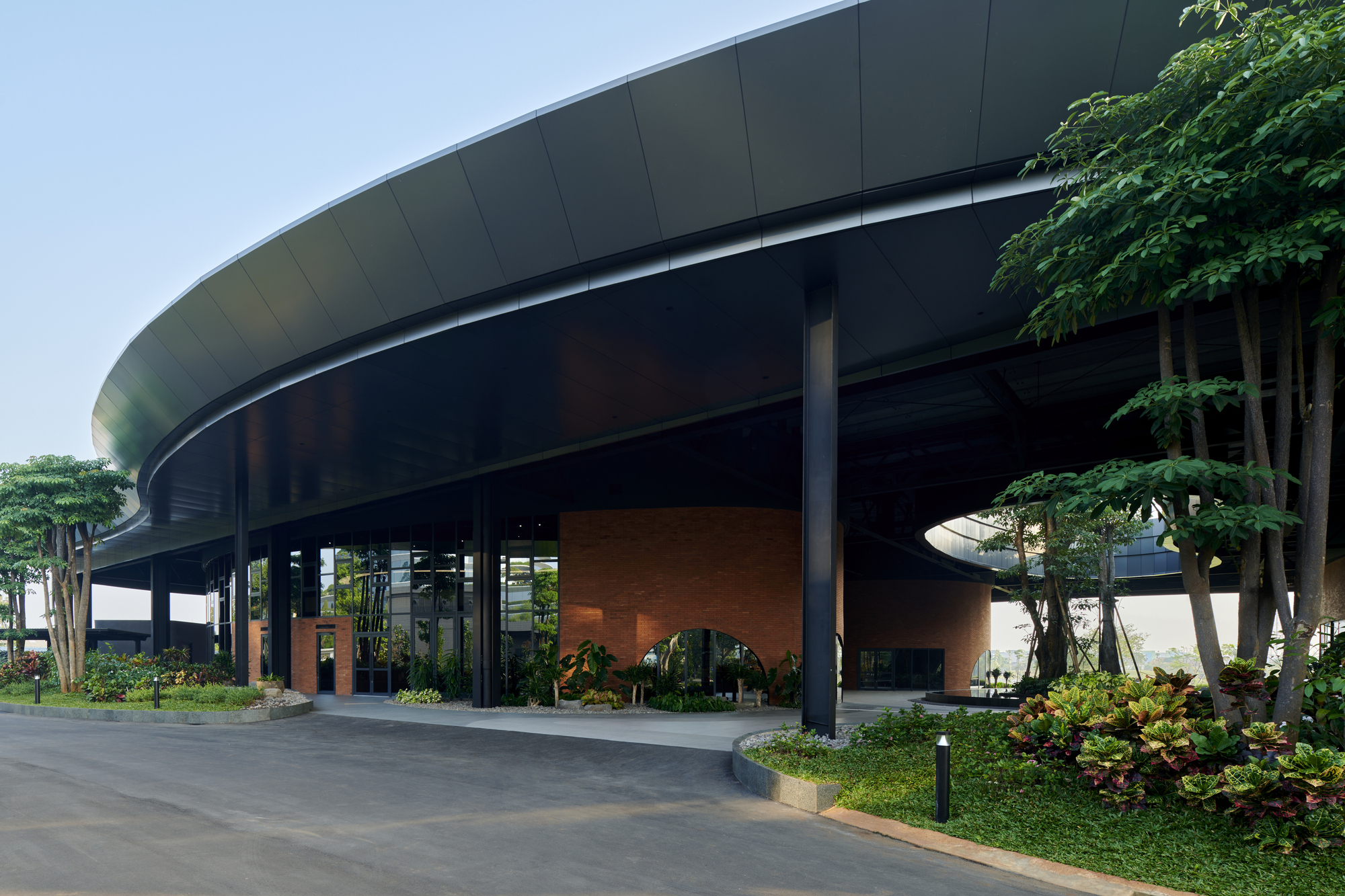 Gallery of Mayora Head Office Canteen / Lex and Architects - 7