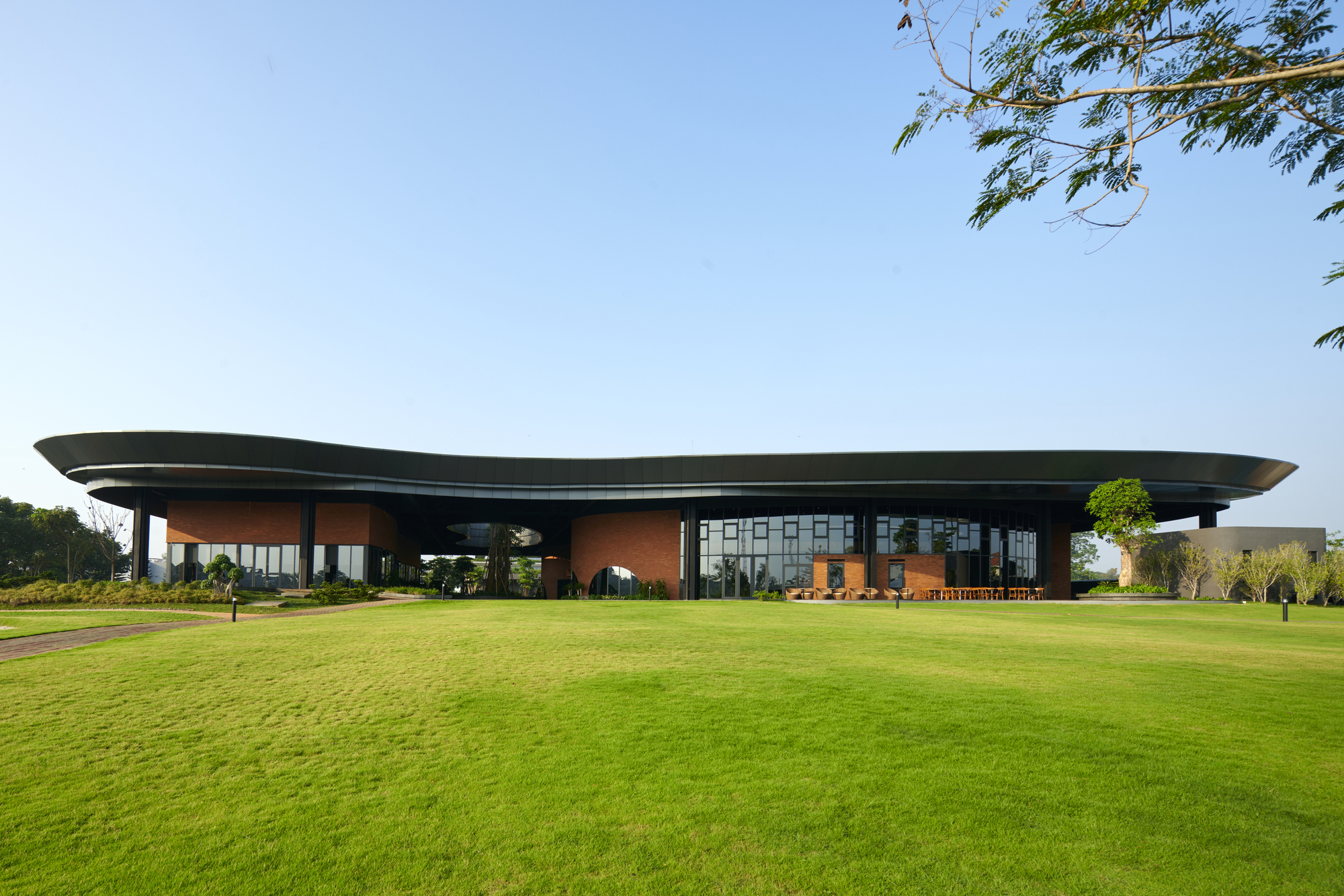 Gallery of Mayora Head Office Canteen / Lex and Architects - 6