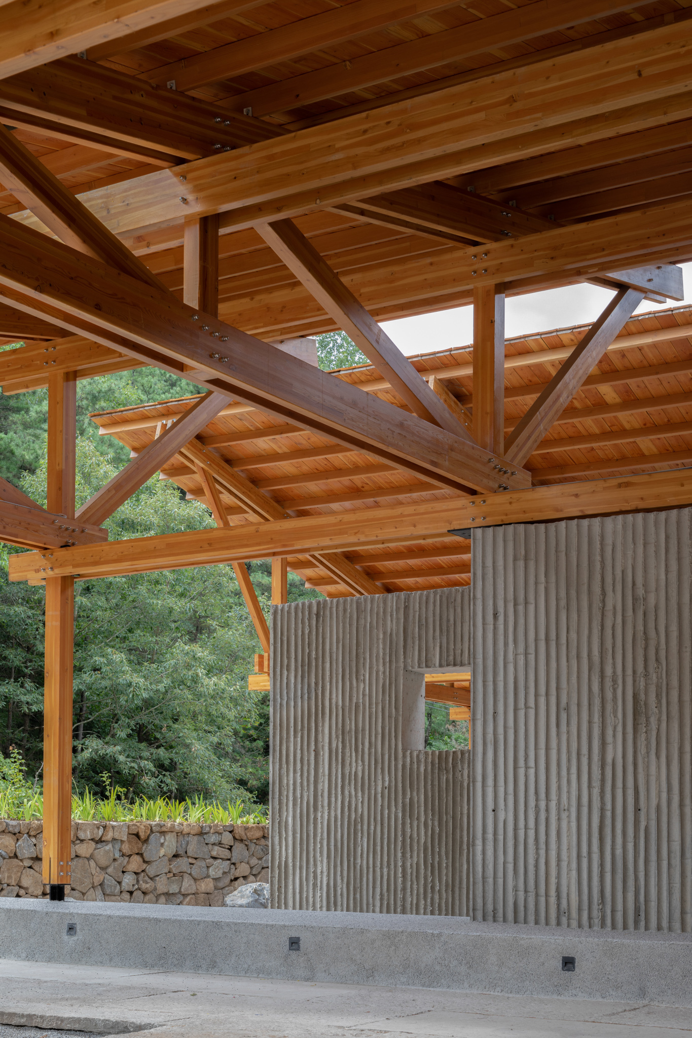 Gallery of Multifunctional Service Center of Liuba Mountain Scenic Area ...