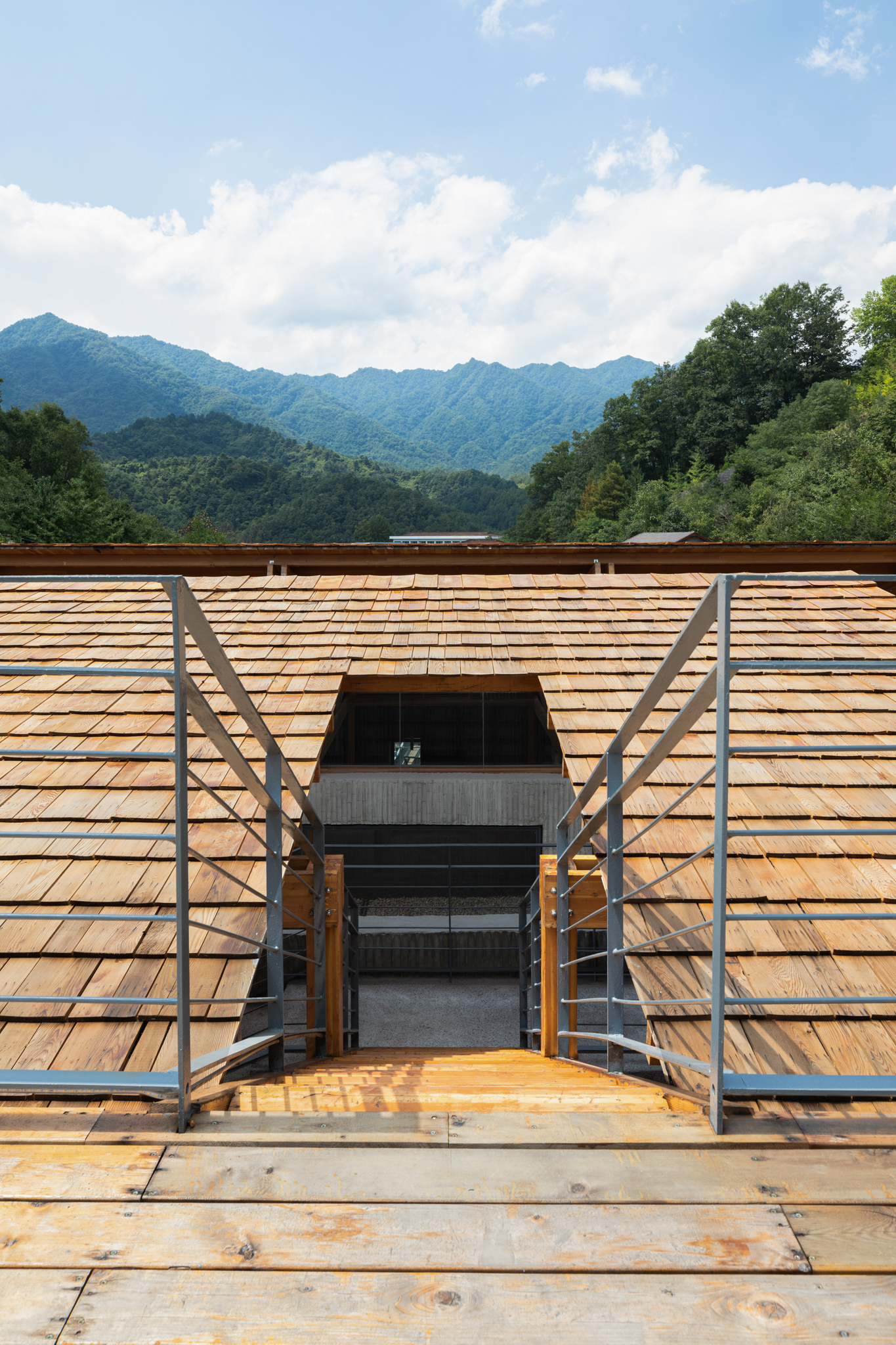 Gallery of Multifunctional Service Center of Liuba Mountain Scenic Area ...