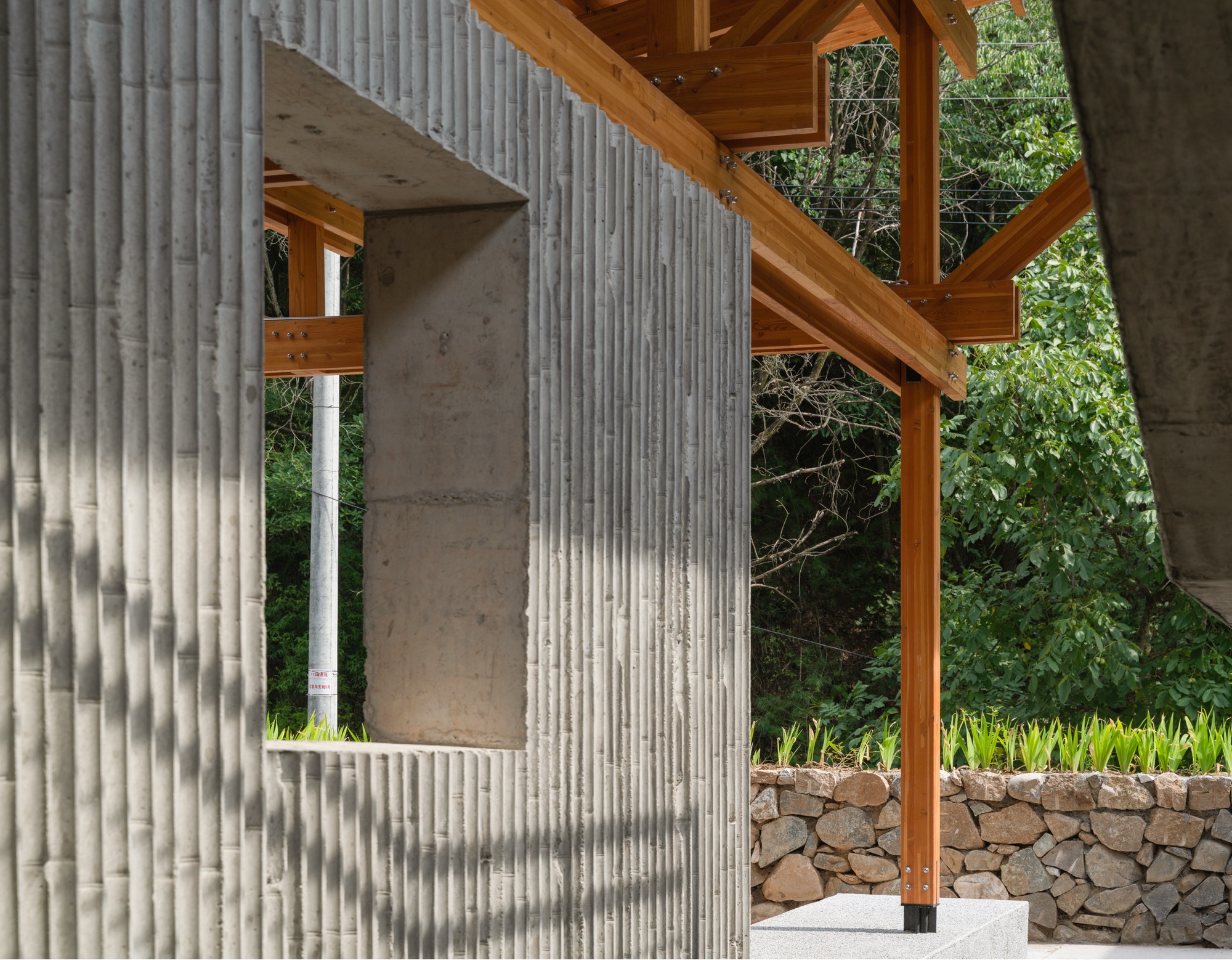 Gallery of Multifunctional Service Center of Liuba Mountain Scenic Area ...