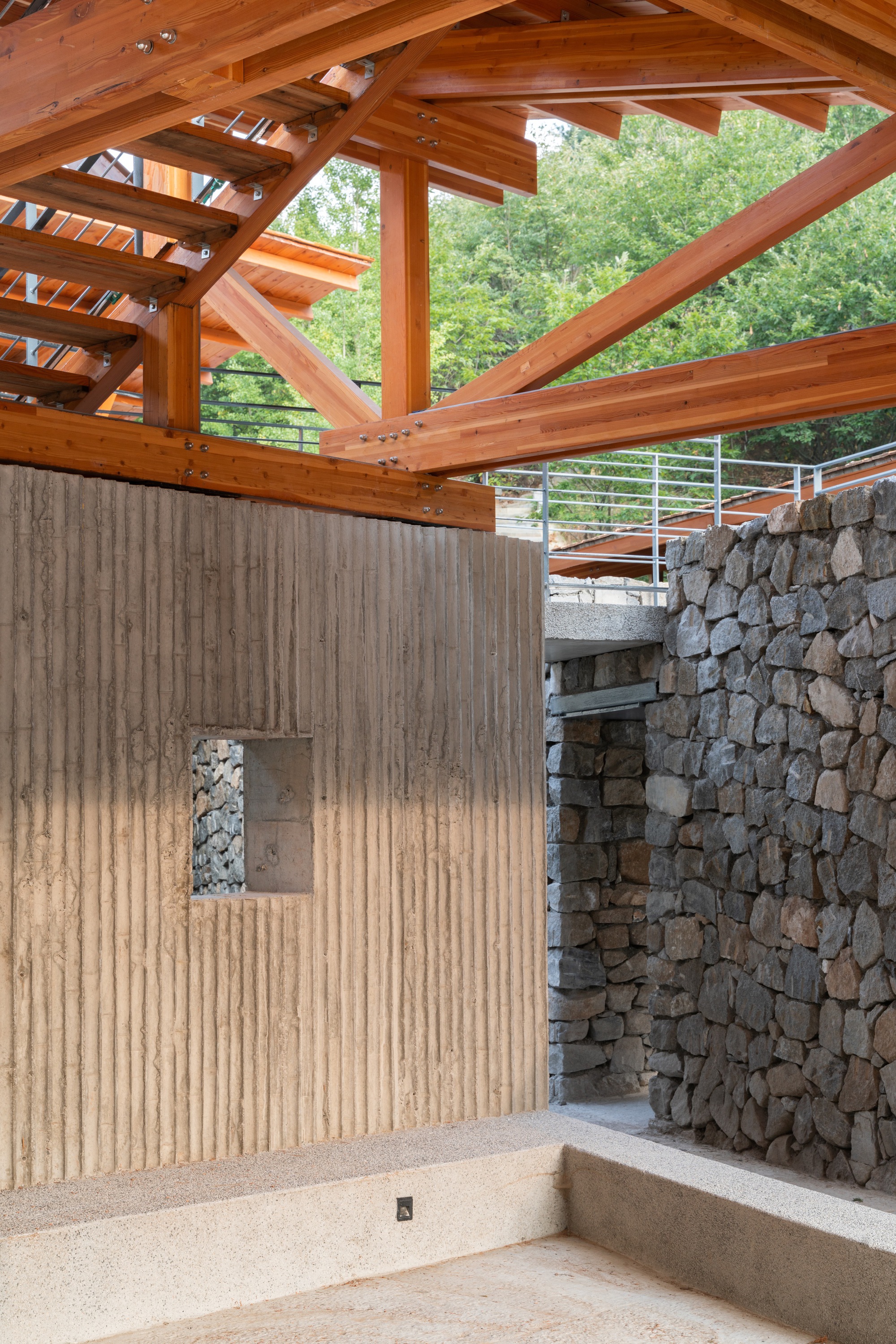 Gallery of Multifunctional Service Center of Liuba Mountain Scenic Area ...