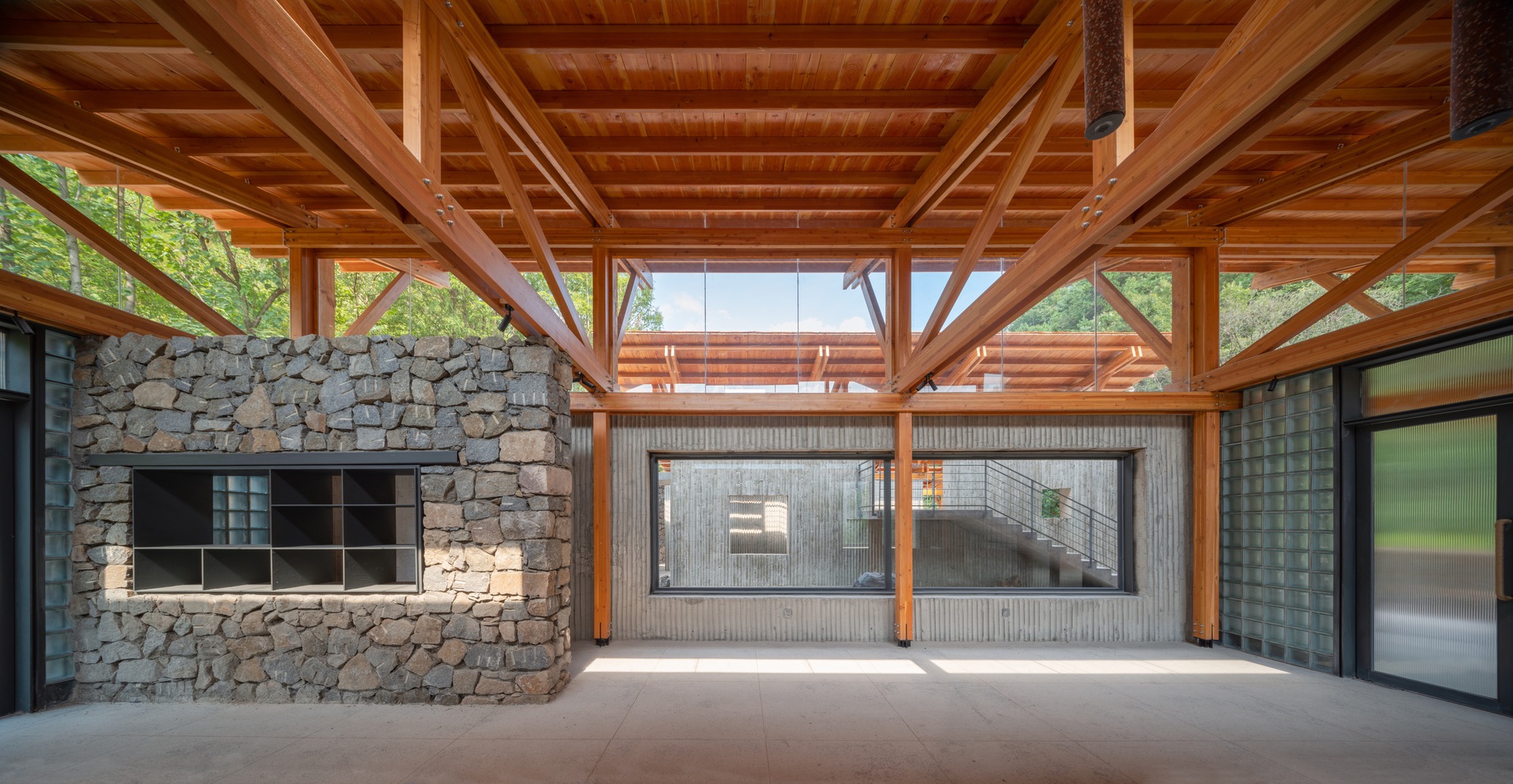 Gallery of Multifunctional Service Center of Liuba Mountain Scenic Area ...