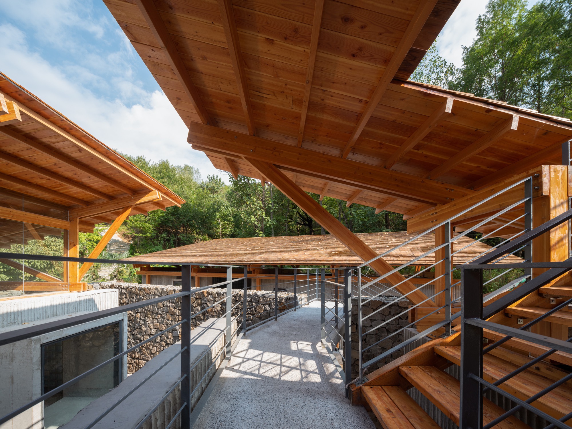 Gallery of Multifunctional Service Center of Liuba Mountain Scenic Area ...