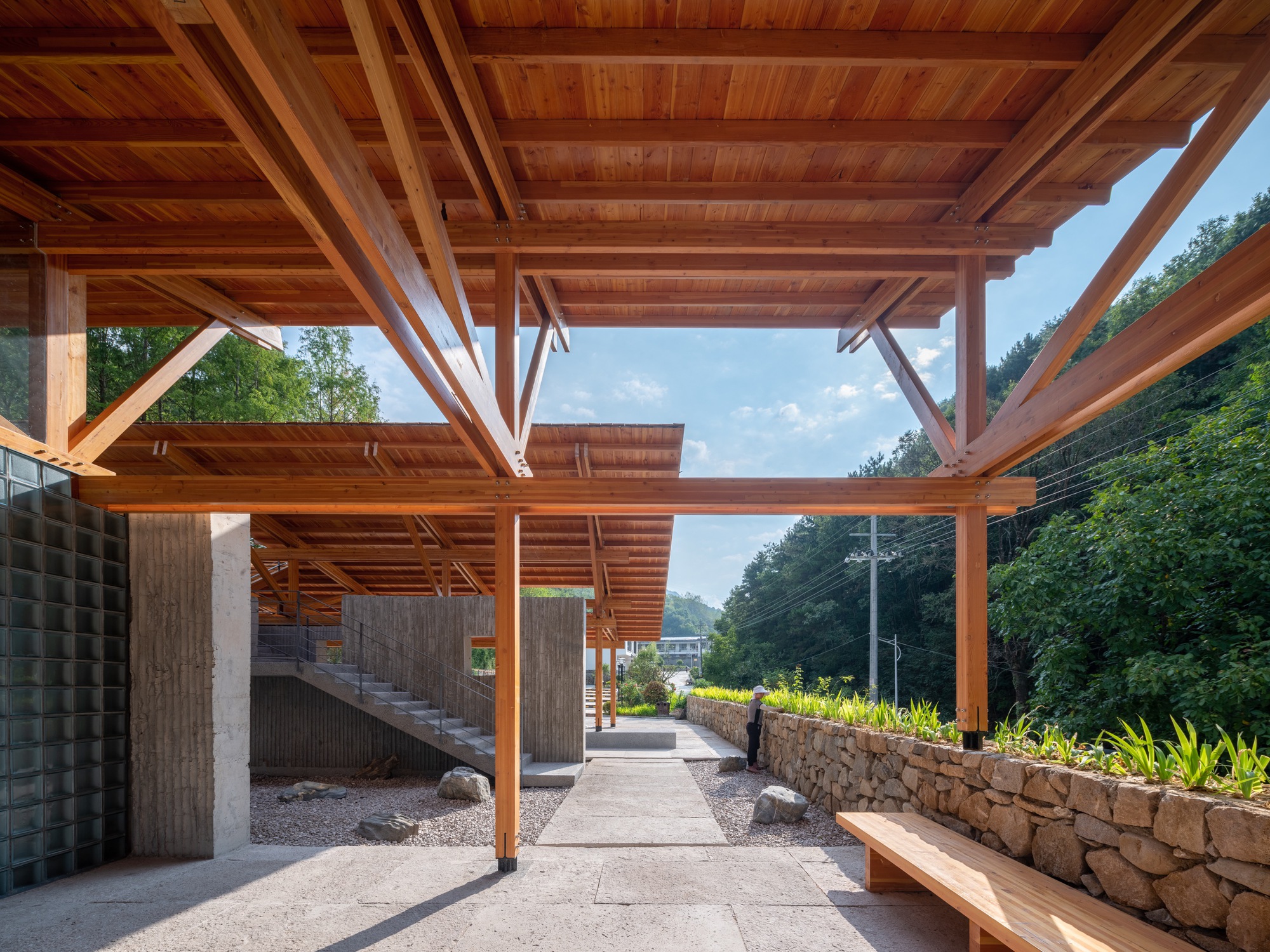 Galeria de Centro Multiuso na Área Panorâmica da Montanha Liuba ...