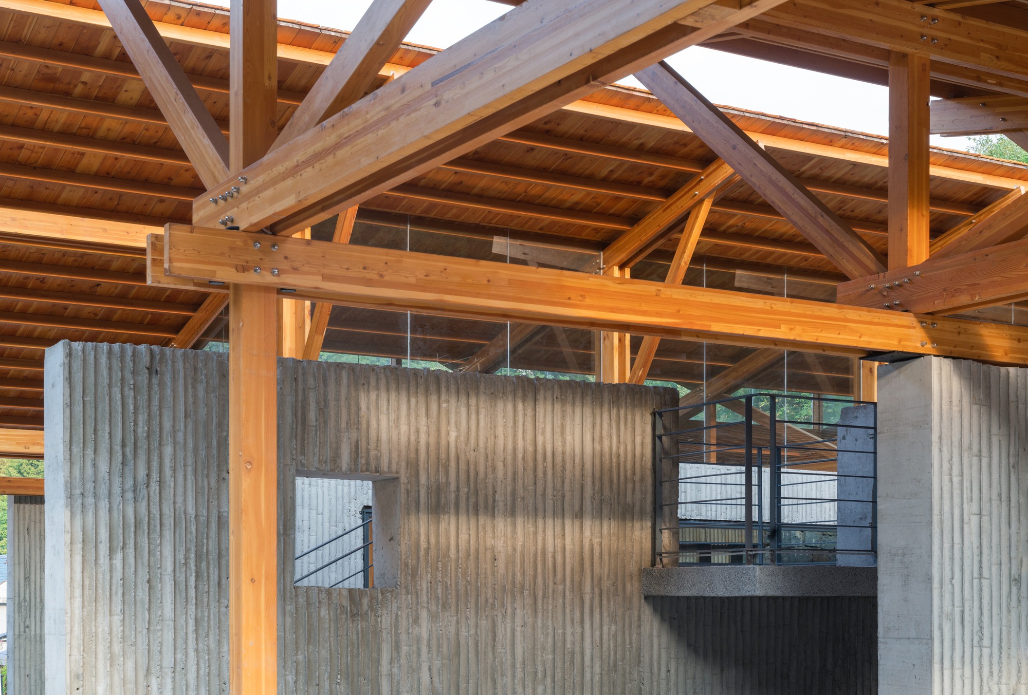 Gallery of Multifunctional Service Center of Liuba Mountain Scenic Area ...