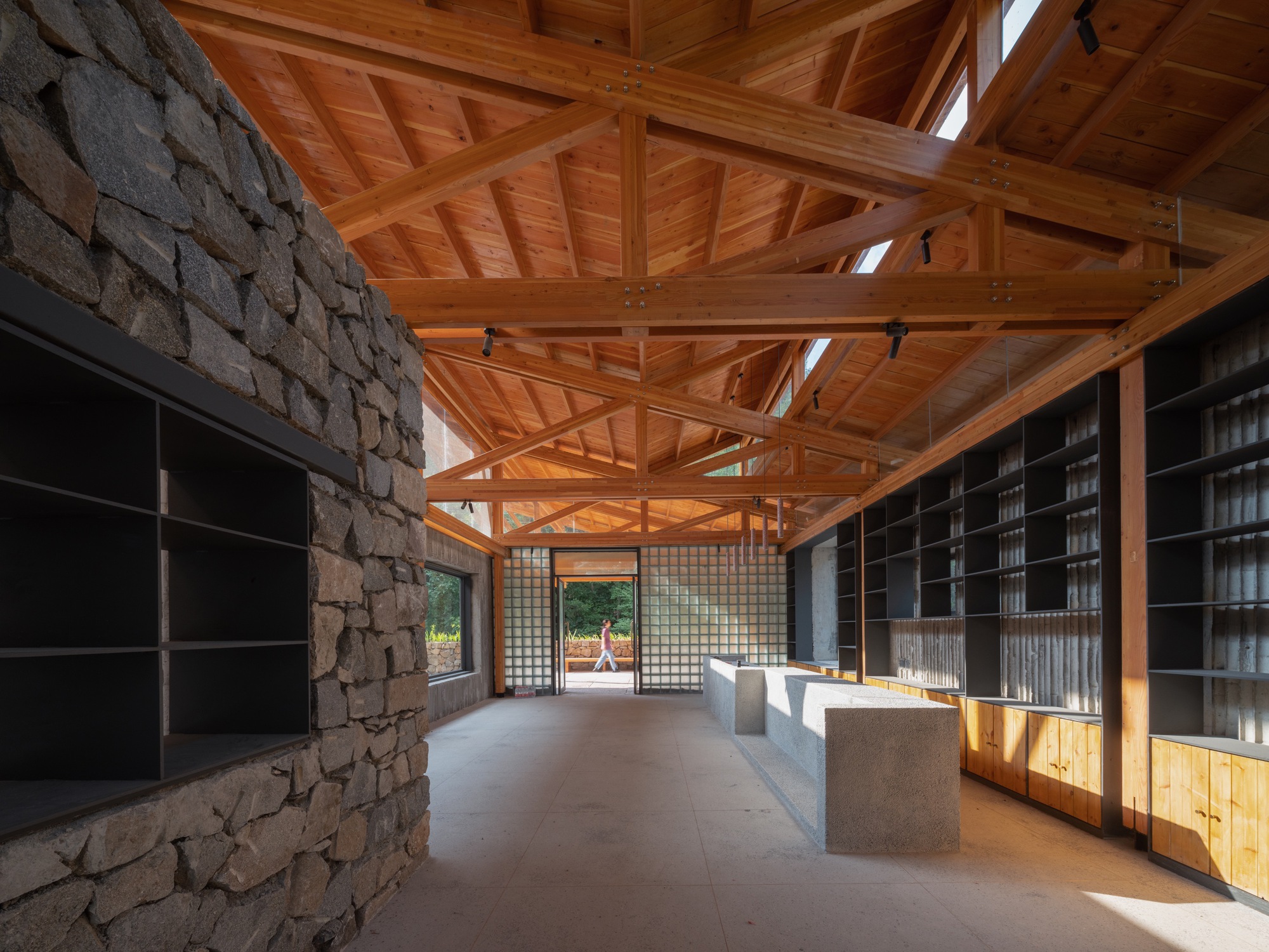 Gallery of Multifunctional Service Center of Liuba Mountain Scenic Area ...
