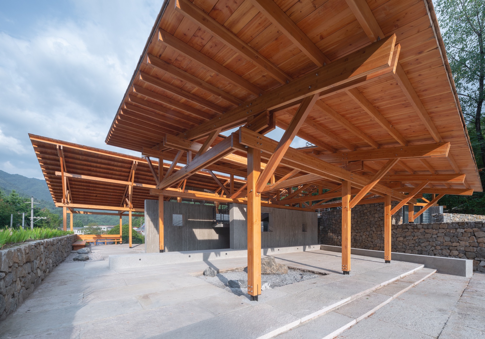 Gallery of Multifunctional Service Center of Liuba Mountain Scenic Area ...
