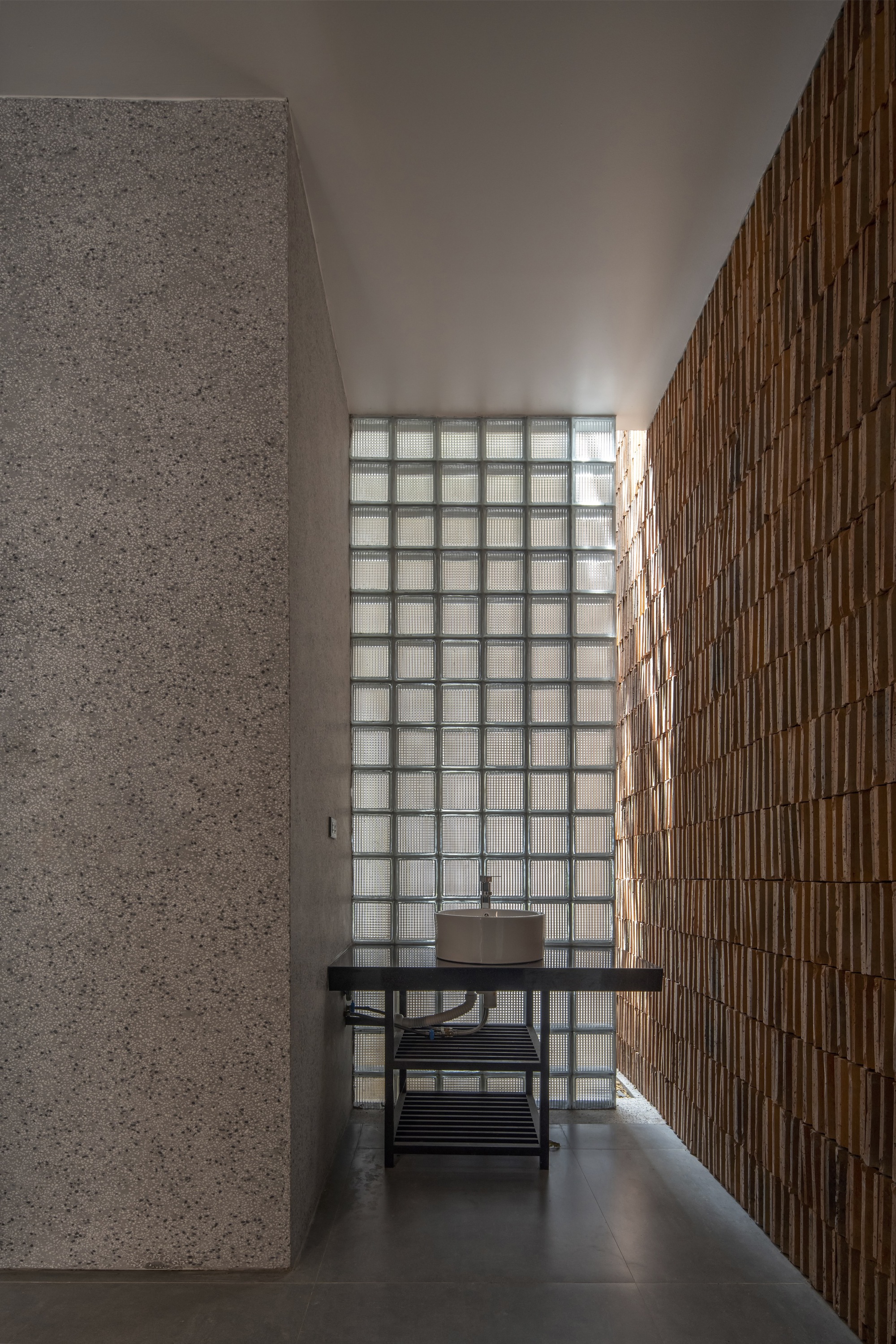 Gallery of NA House / Dom Architect Studio - 22