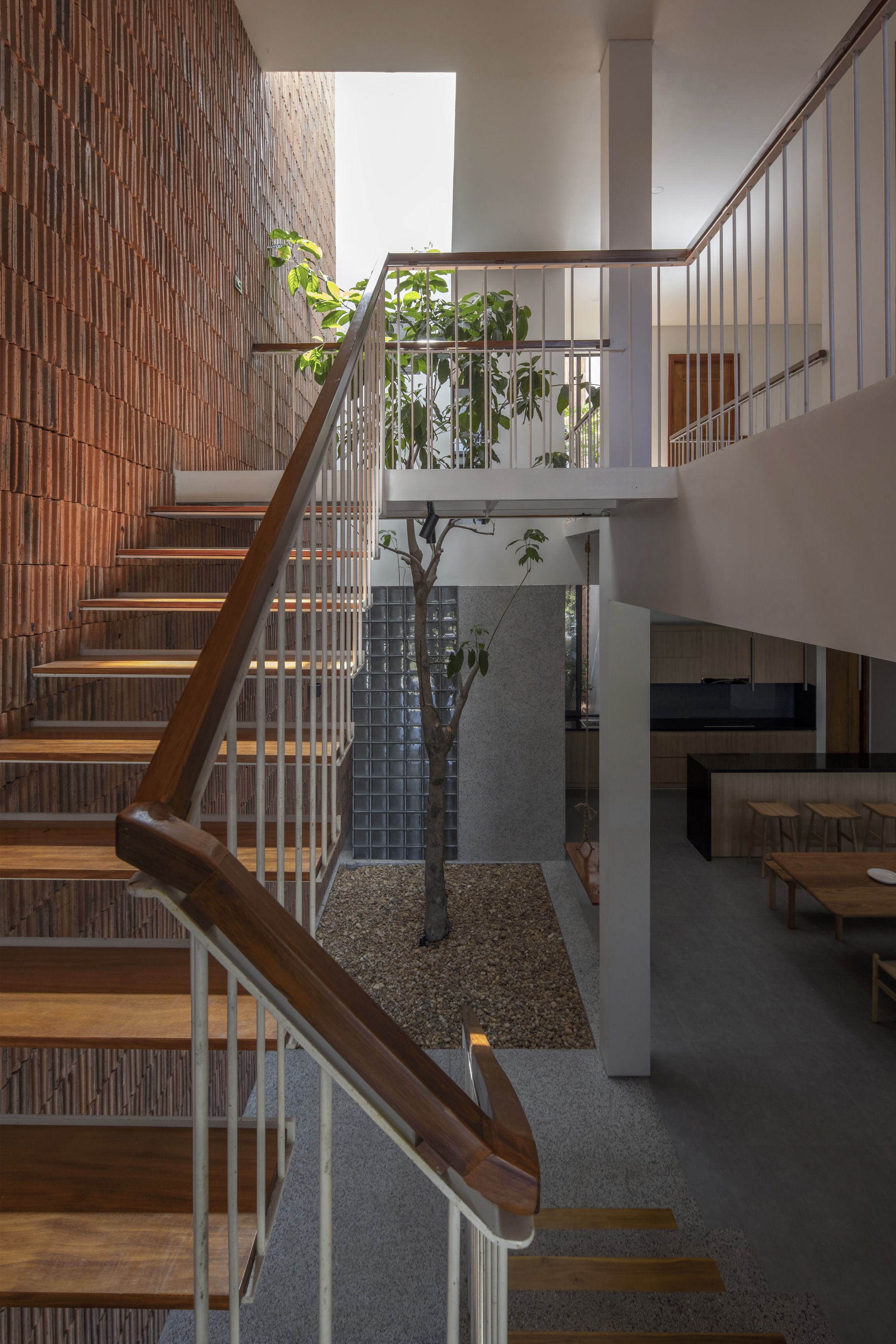 Gallery of NA House / Dom Architect Studio - 18