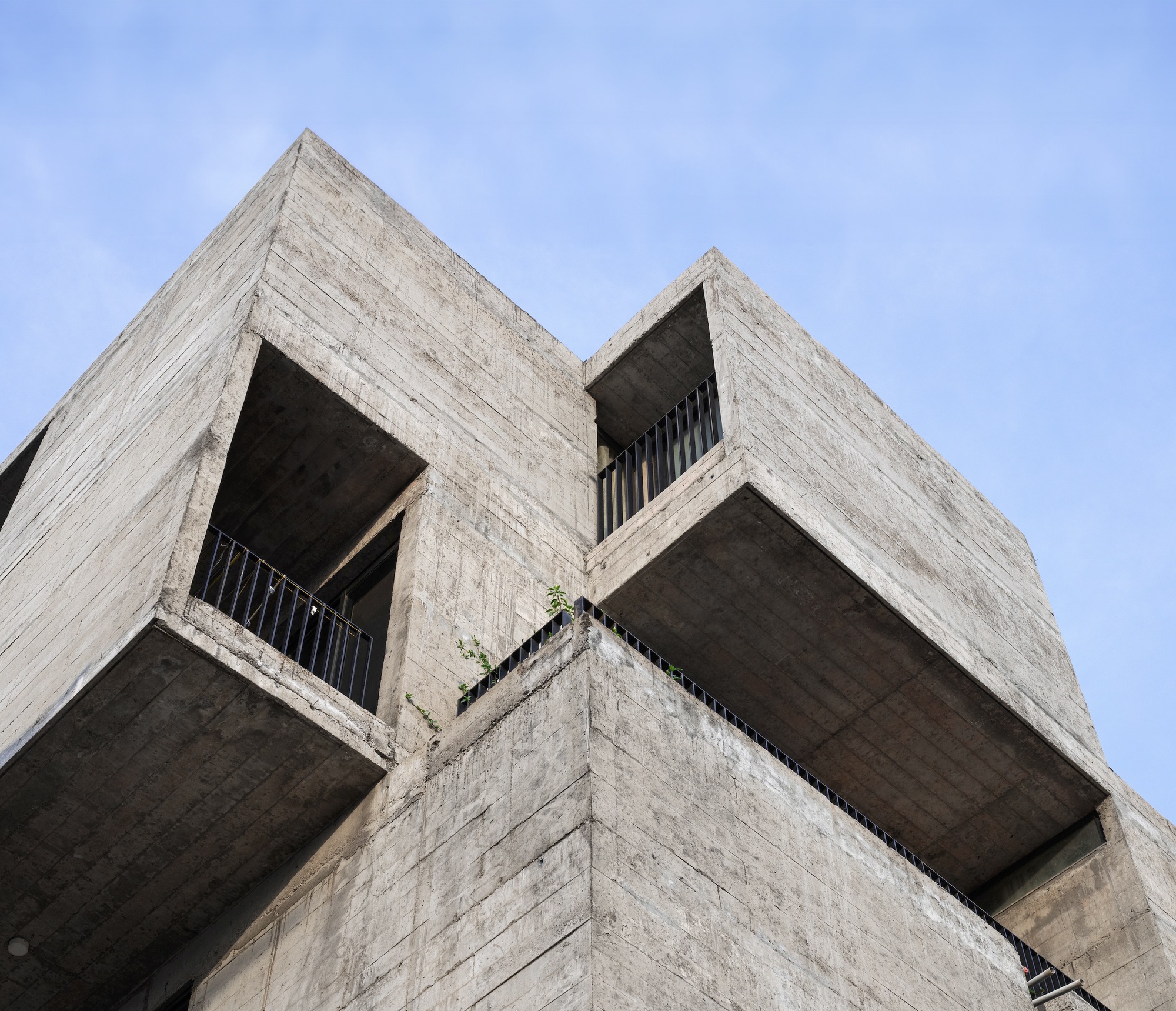 Gallery of LIVING ENSEMBLE – A Multi Dwelling Residence / Rahul Pudale ...