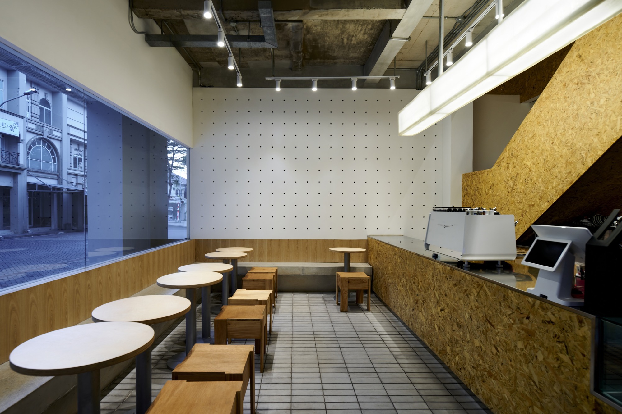 Gallery of Hakken Café and Store / Studio Kota - 10