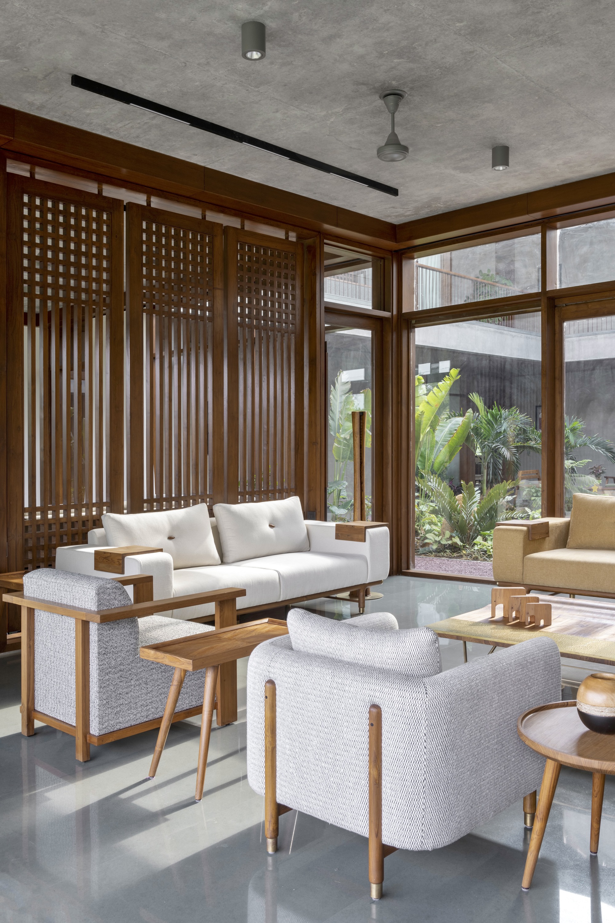 Gallery of The Monolithic House / MODO Designs - 3