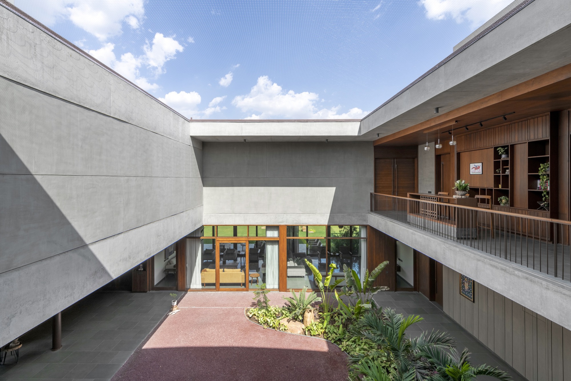 Gallery of The Monolithic House / MODO Designs - 13