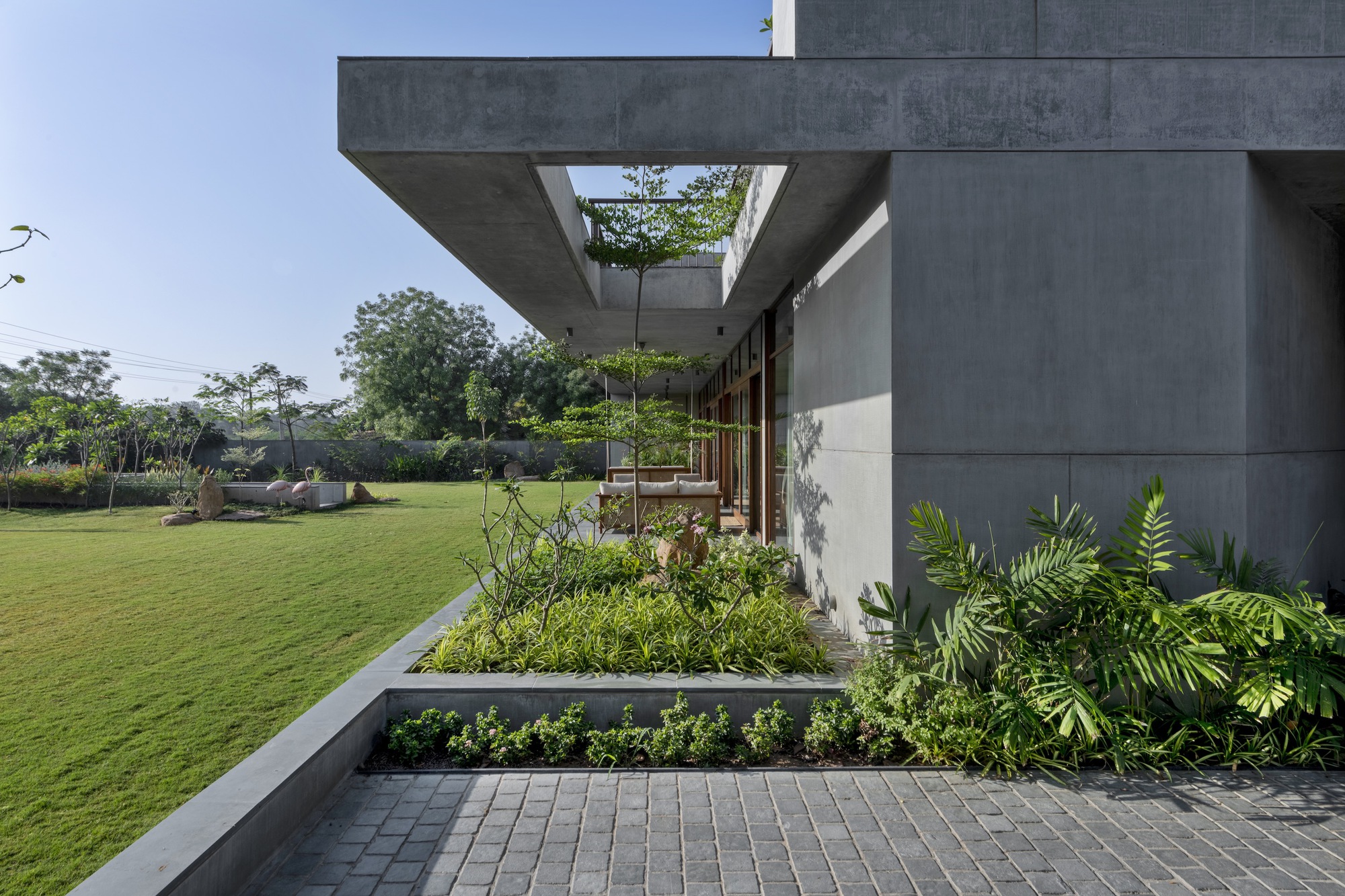 Gallery of The Monolithic House / MODO Designs - 22