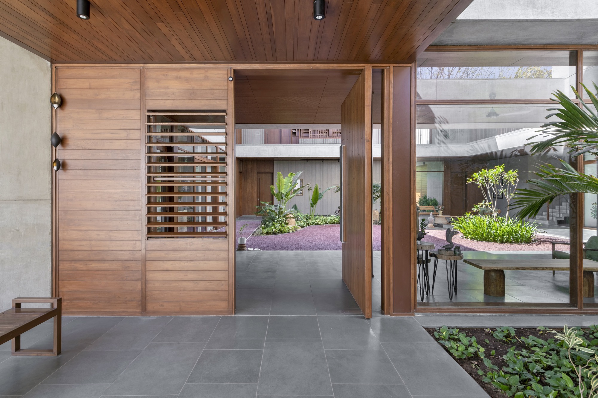 Gallery of The Monolithic House / MODO Designs - 11