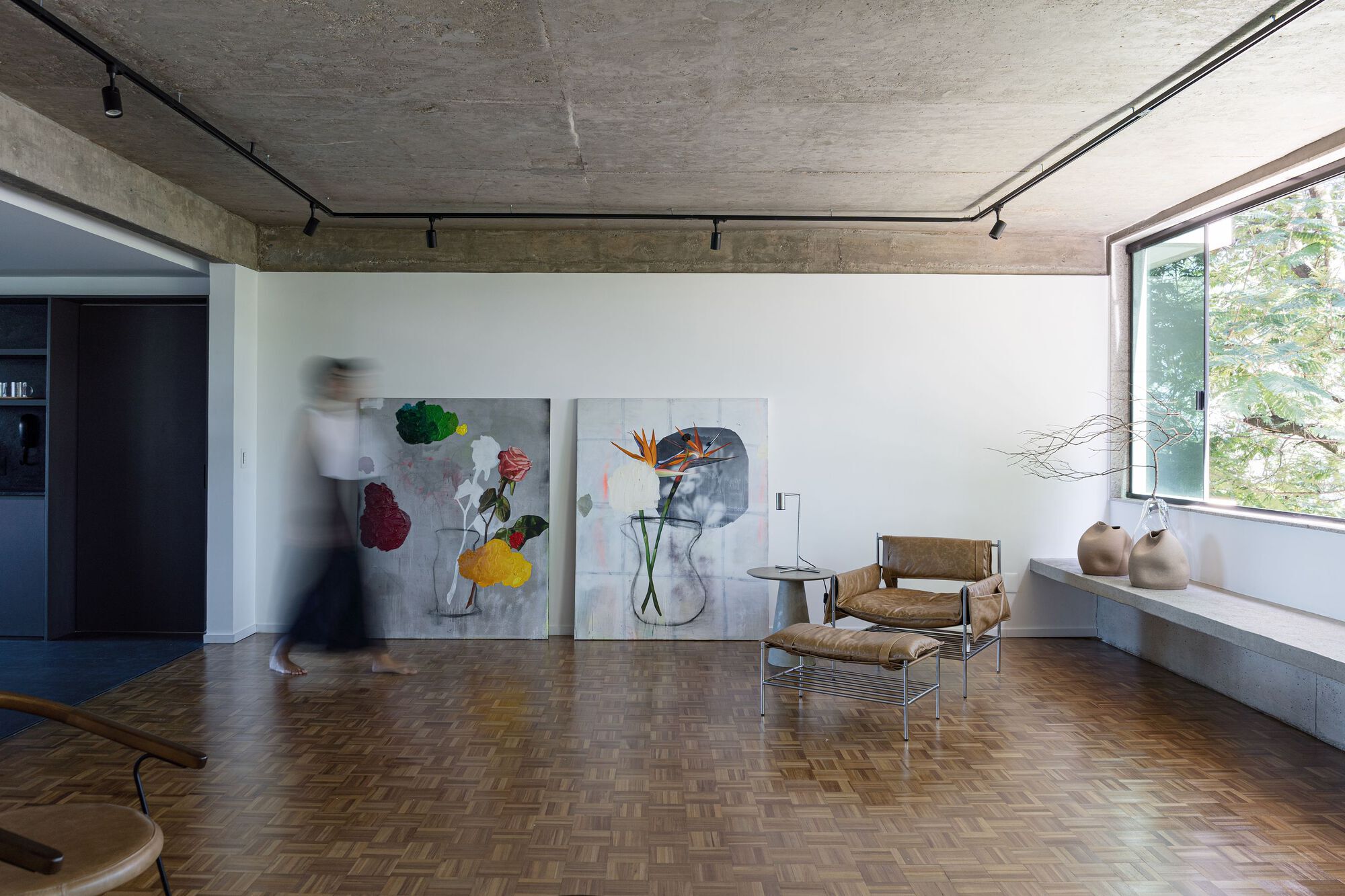 Gallery of Brazilian Apartments: Interiors That Combine Concrete and ...