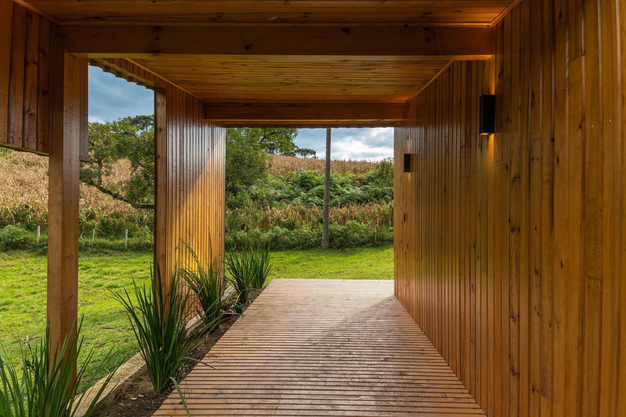 Gallery of Araucárias House / Alexandra Lima Demenighi + Rodrigo Vargas ...