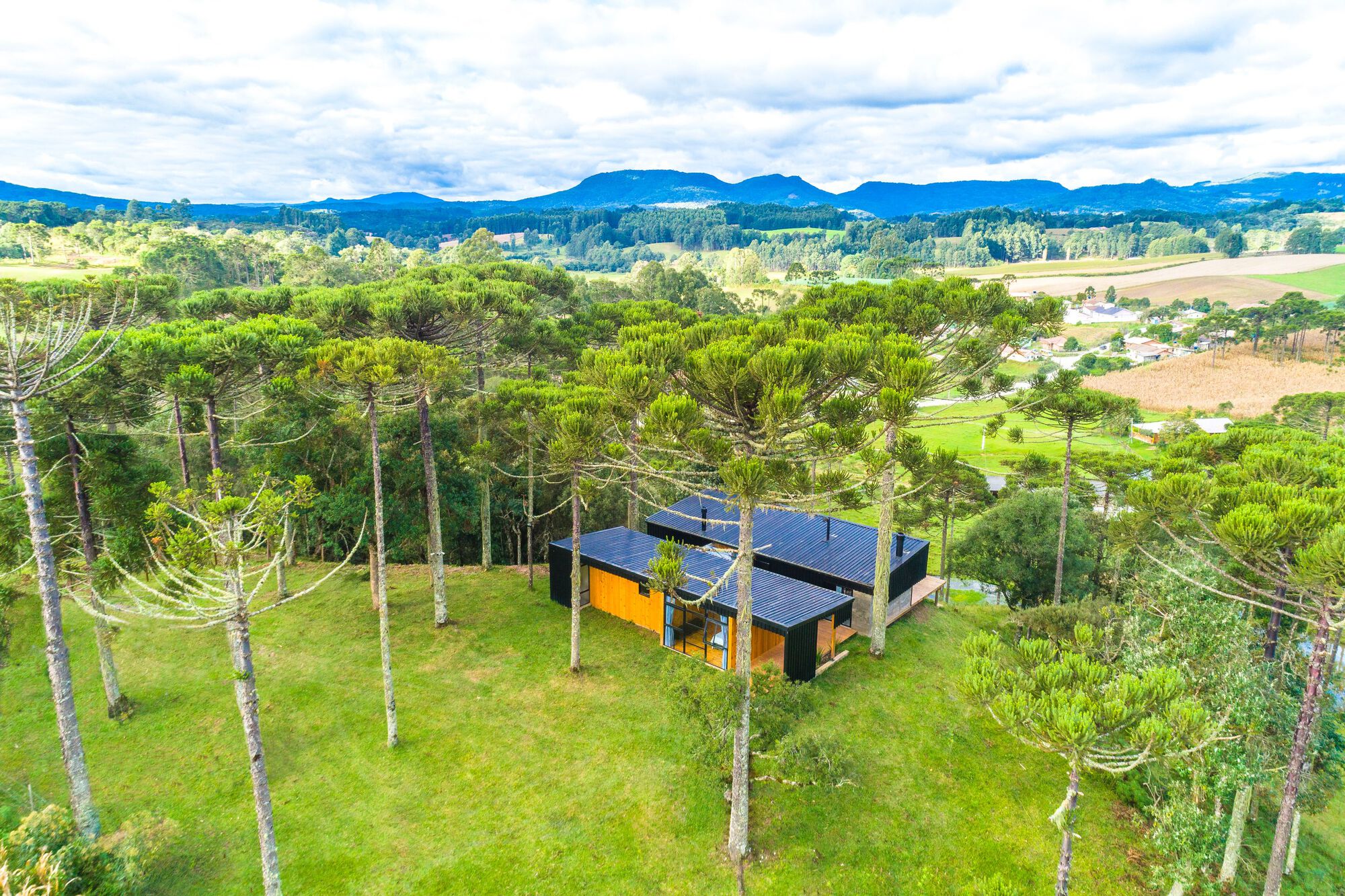 Galeria de Vivenda das Araucárias / Alexandra Lima Demenighi + Rodrigo ...