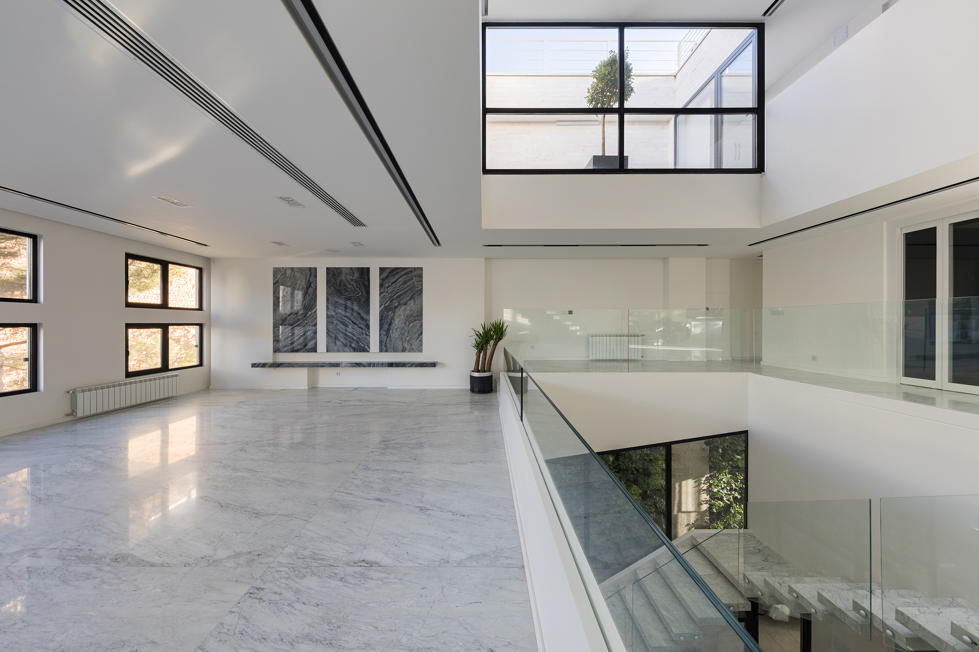 Gallery of Outside-in House / MA Office - 15