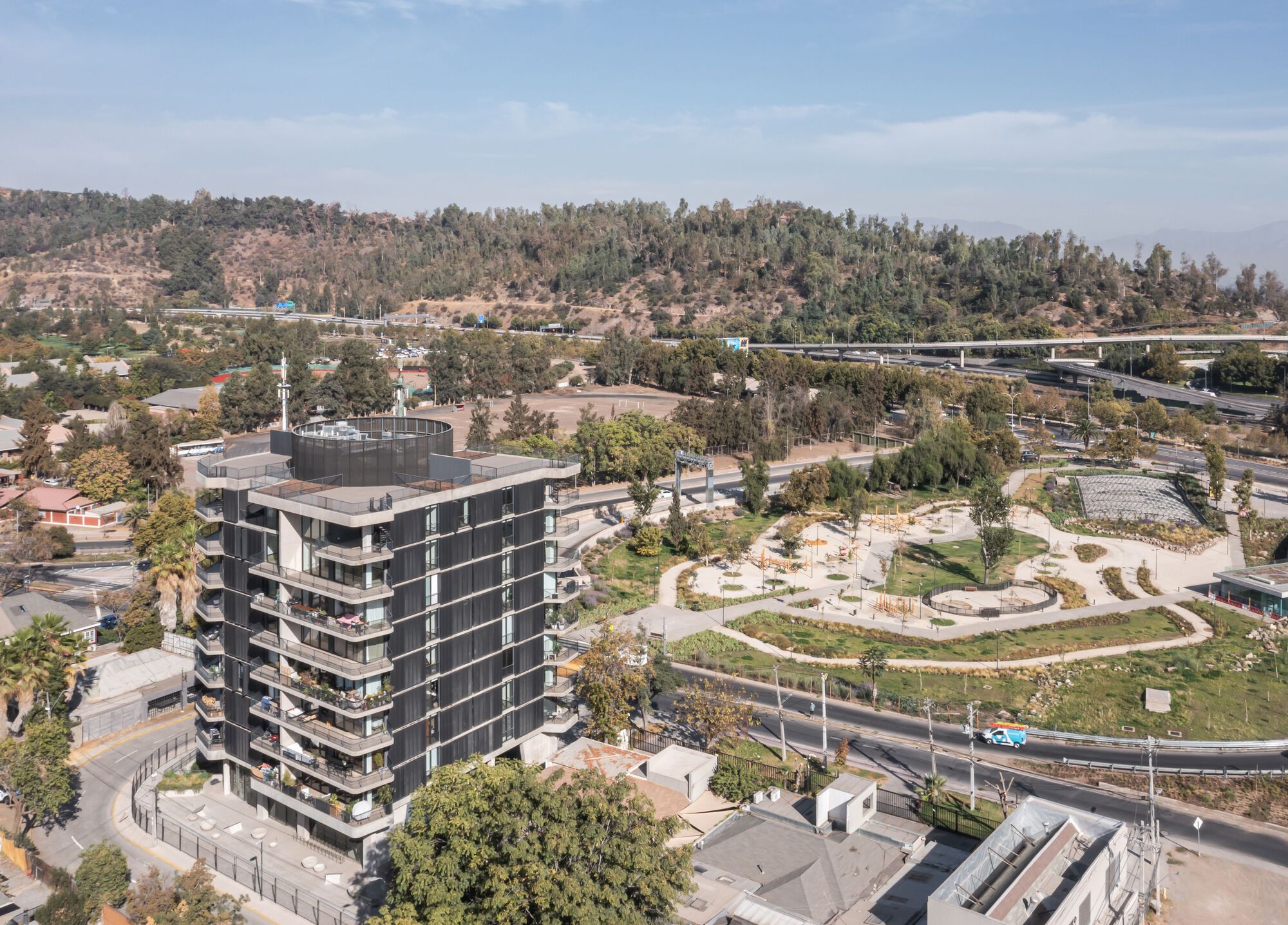 Galería de Edificio Puerta Costanera / Turner Arquitectos - 8