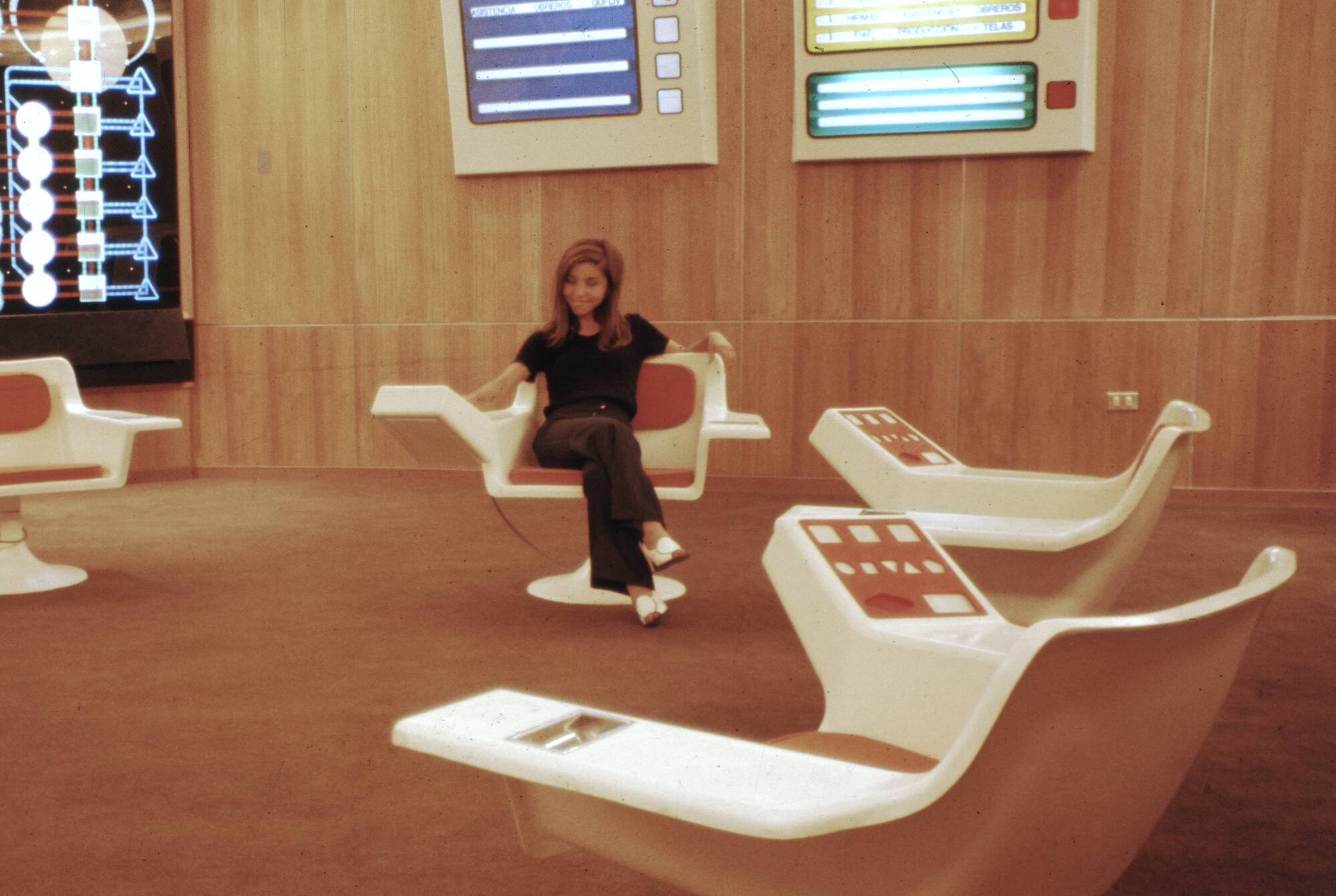 Galeria de Projeto Cybersyn é reconstruído em exposição que relembra os ...