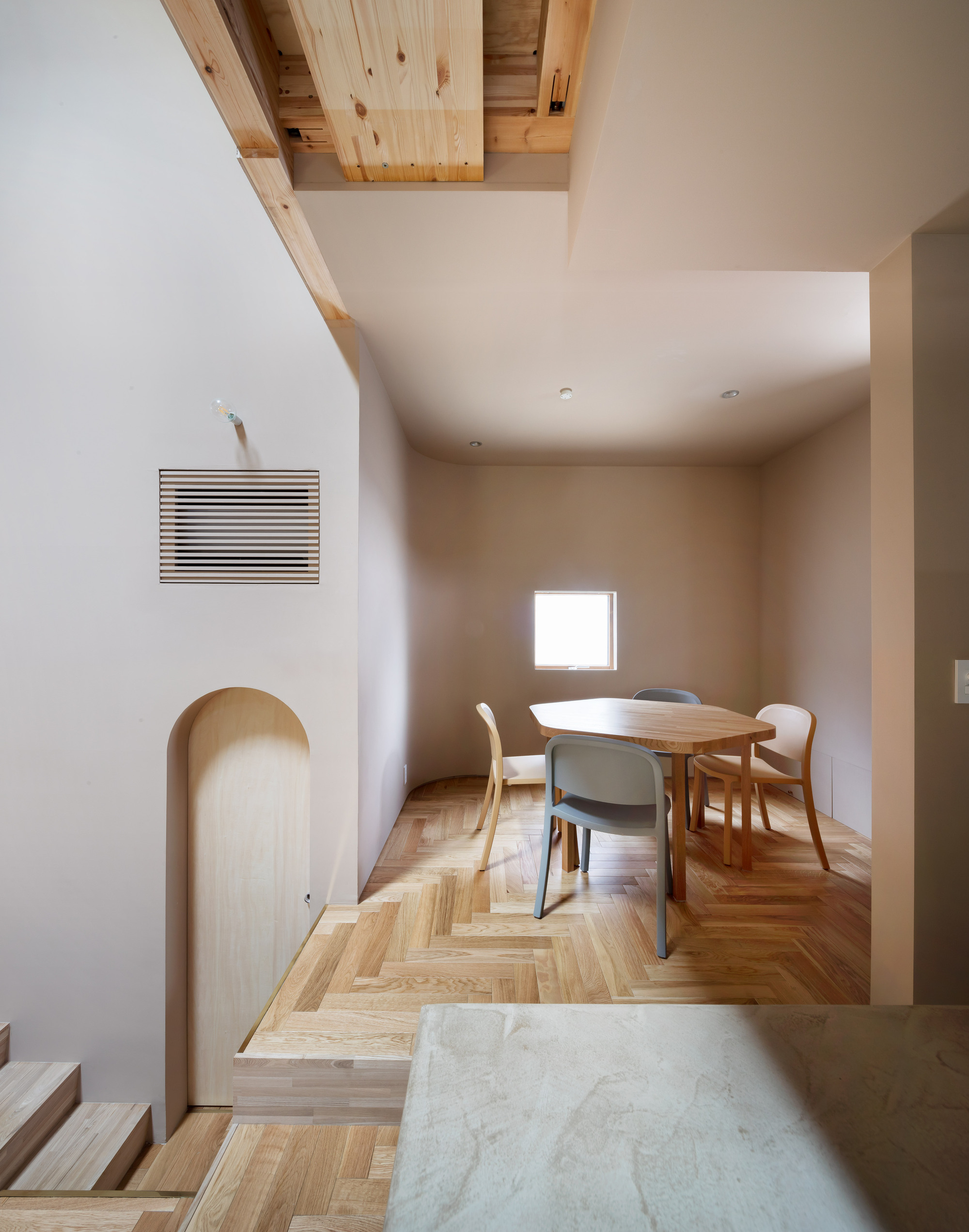 Gallery of A Cat Tree House / Tan Yamanouchi & AWGL - 16