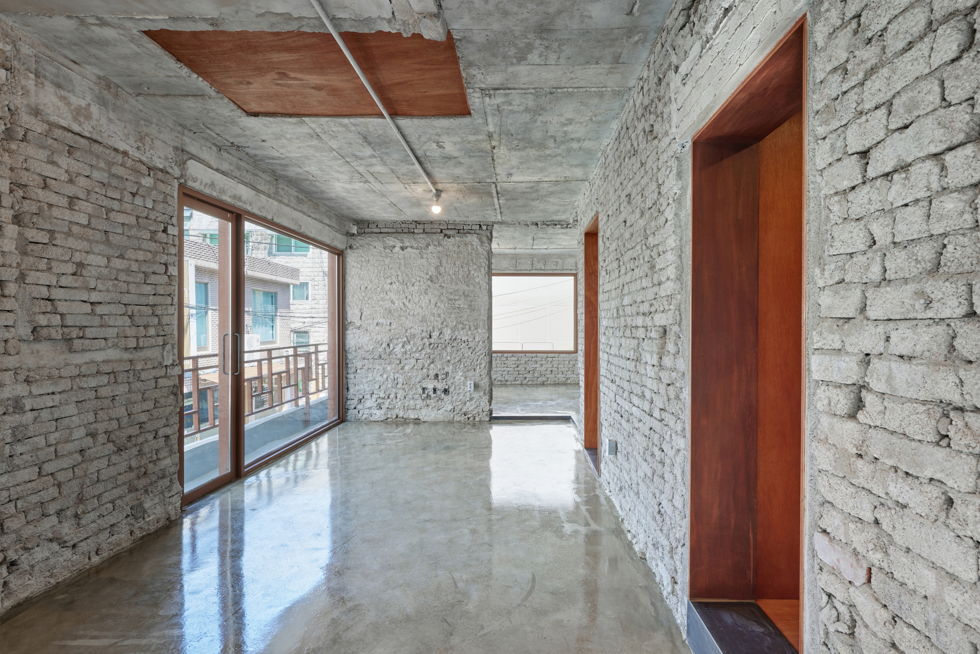 Gallery of Blind Alley Mixed Use Building / LJL Architects - 17