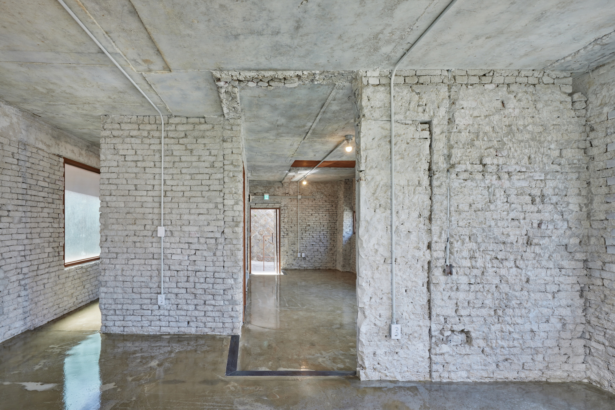 Gallery of Blind Alley Mixed Use Building / LJL Architects - 7