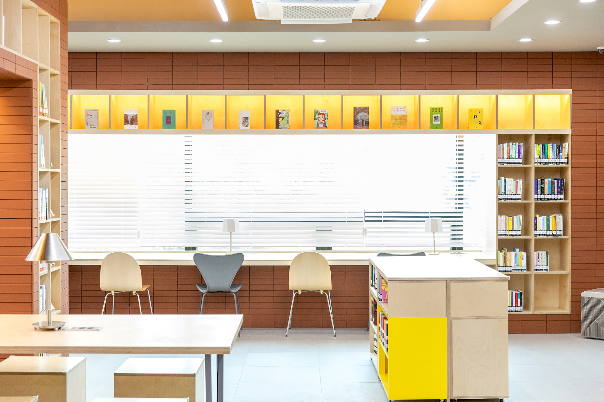 Gallery of The Red Brick Library / G/O Architecture - 22