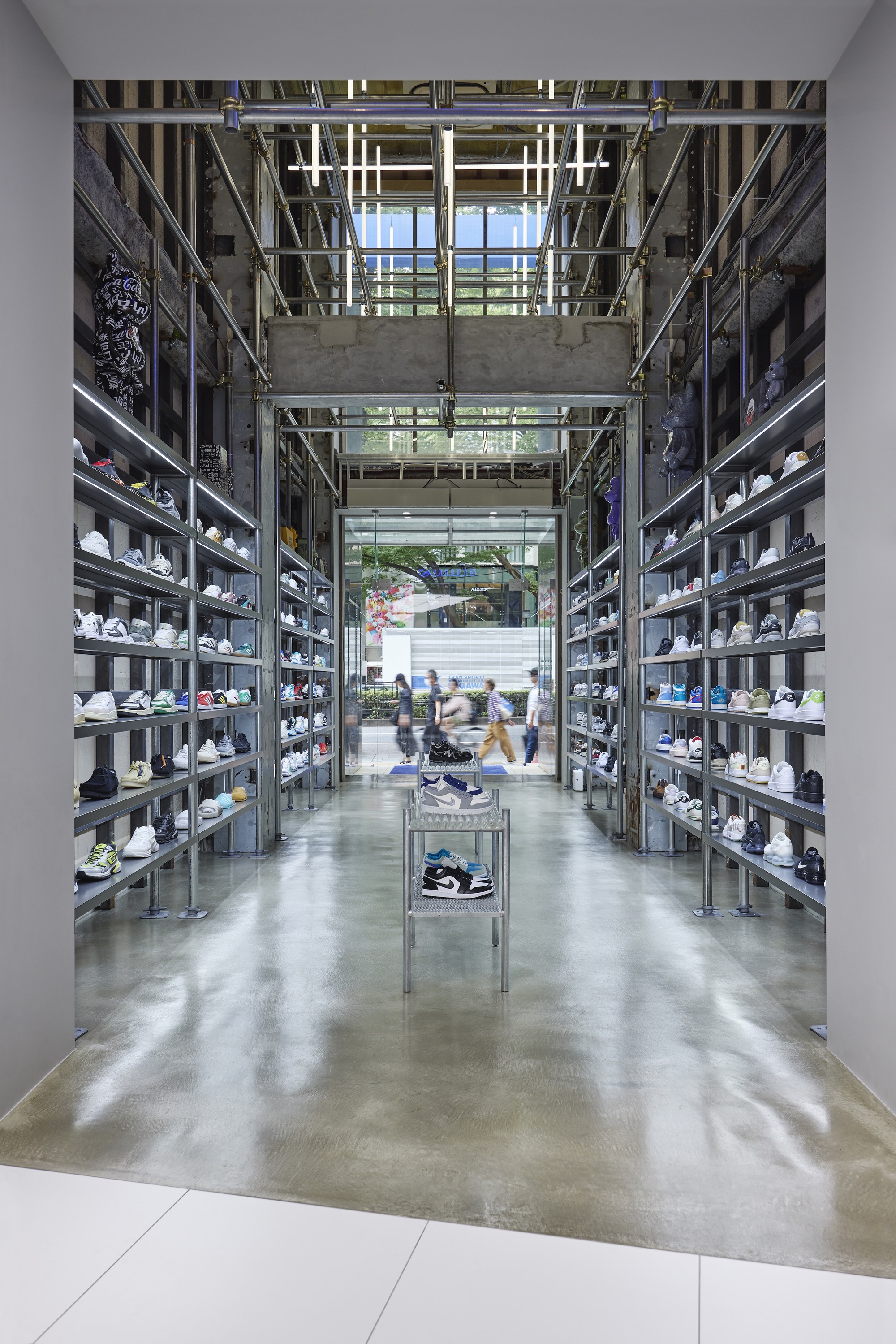 Gallery of atmos BLUE Omotesando Store / SAKUMAESHIMA - 8