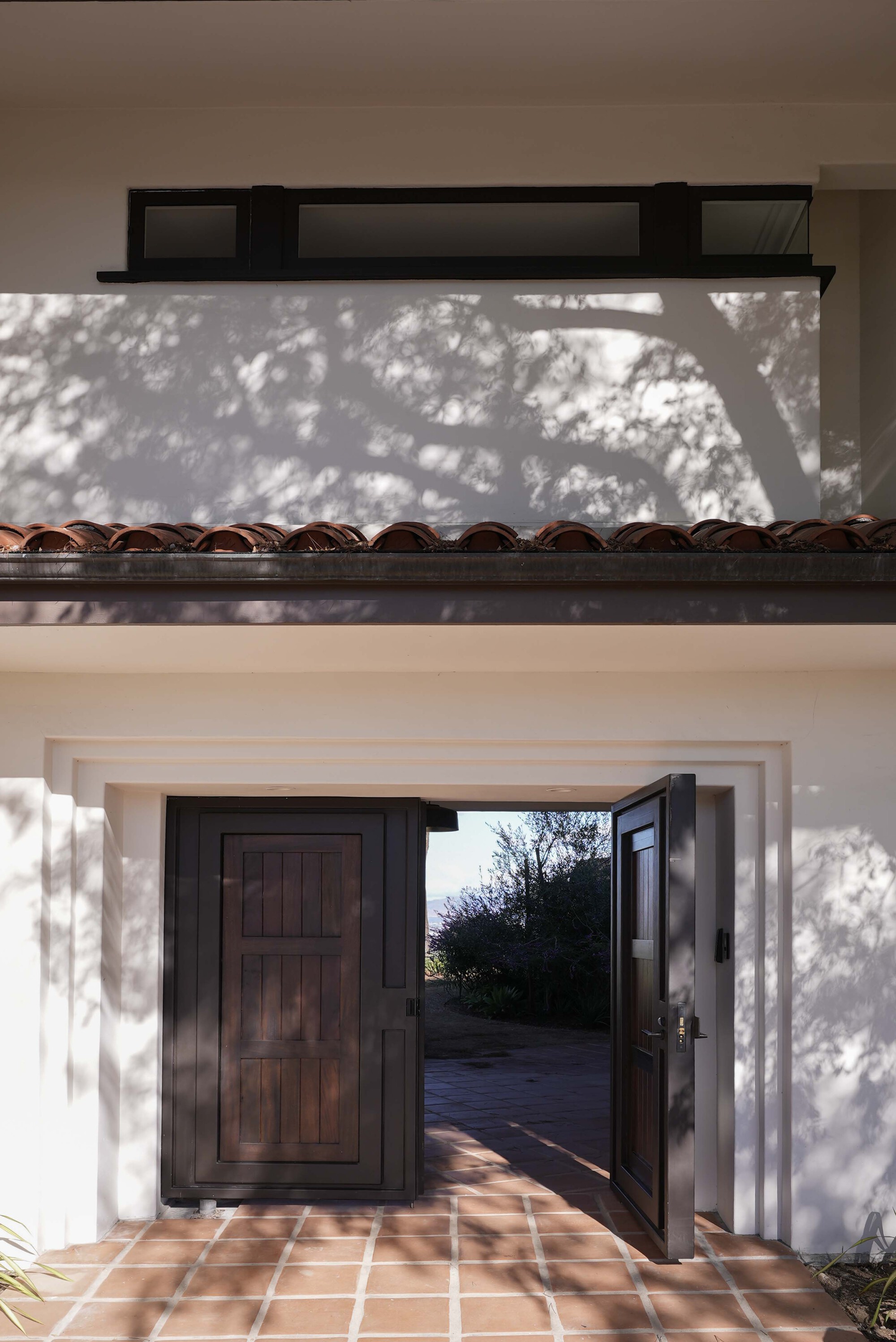 Gallery of Opening Up / Taking in the View: Heavy-Weight Doors for an ...