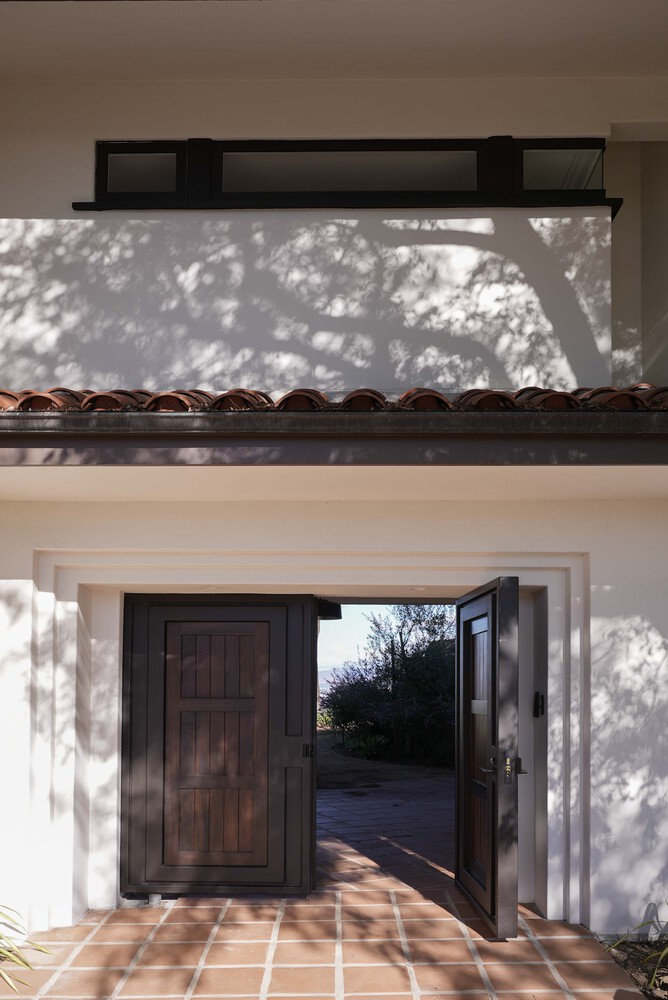 Gallery of Opening Up / Taking in the View: Heavy-Weight Doors for an ...