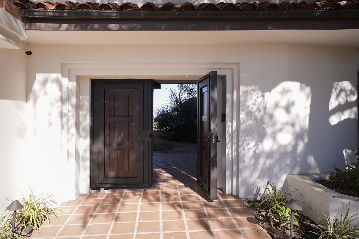 Gallery of Opening Up / Taking in the View: Heavy-Weight Doors for an ...