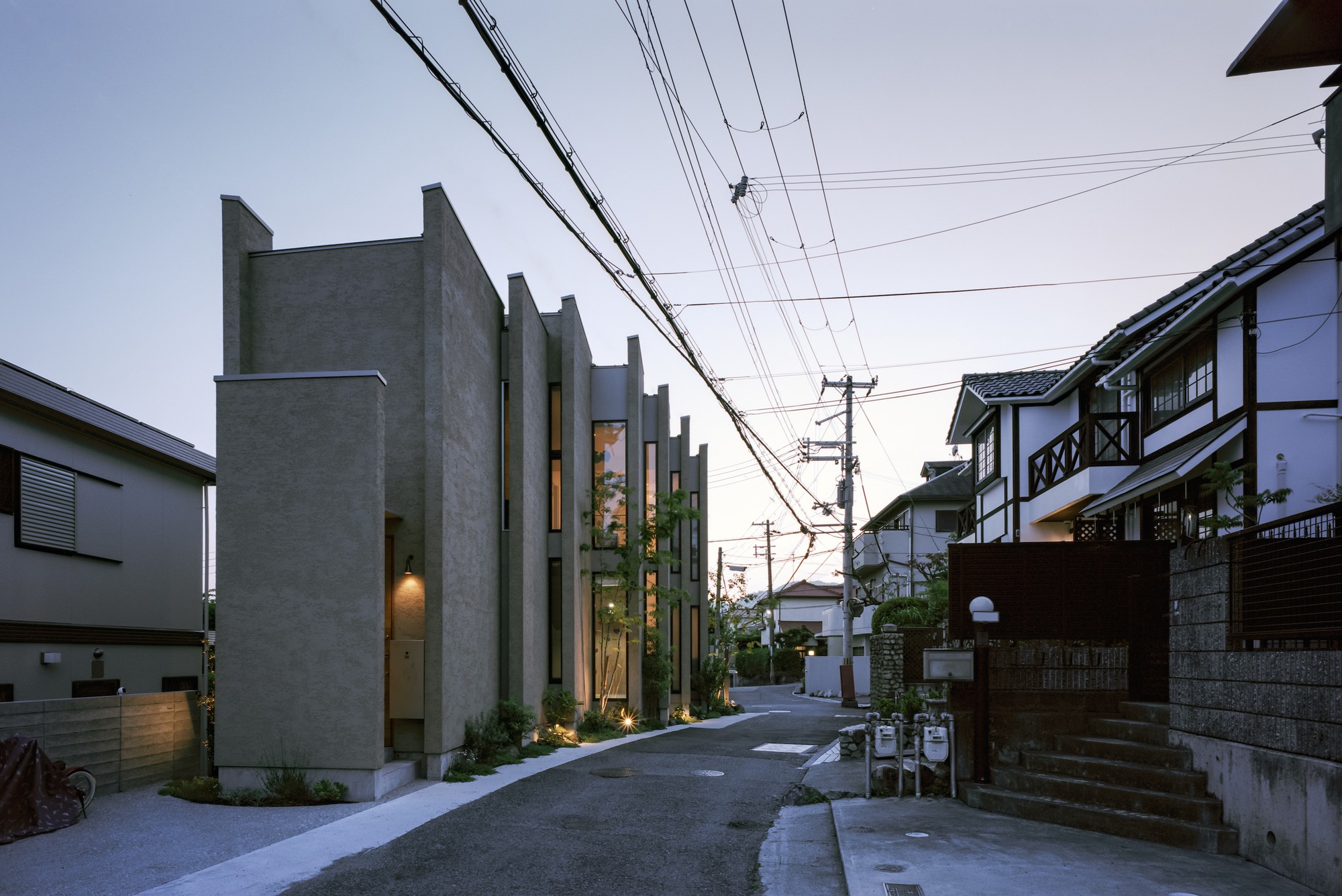 Gallery of House in Okamoto / FujiwaraMuro Architects - 16