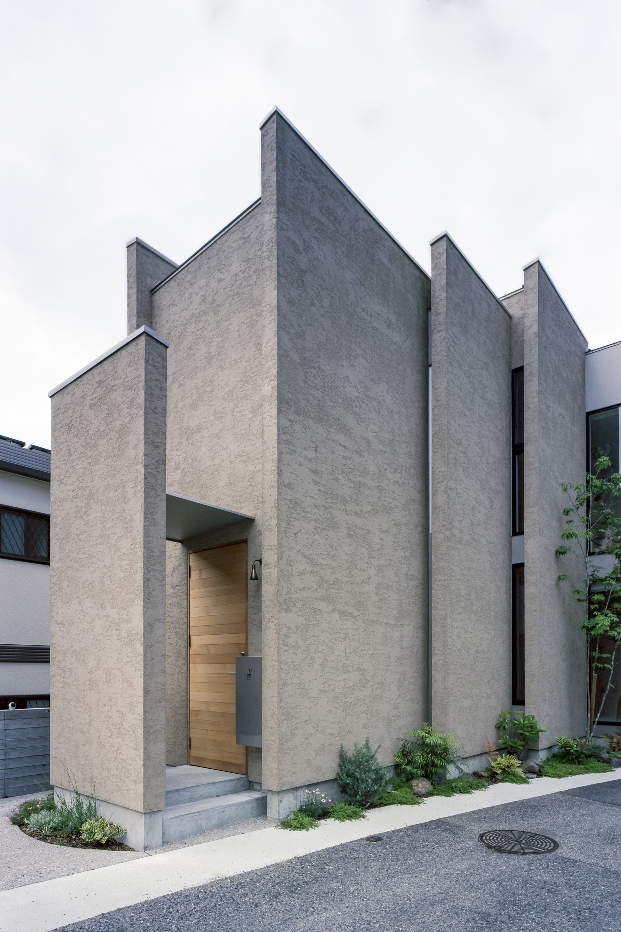 Gallery of House in Okamoto / FujiwaraMuro Architects - 2