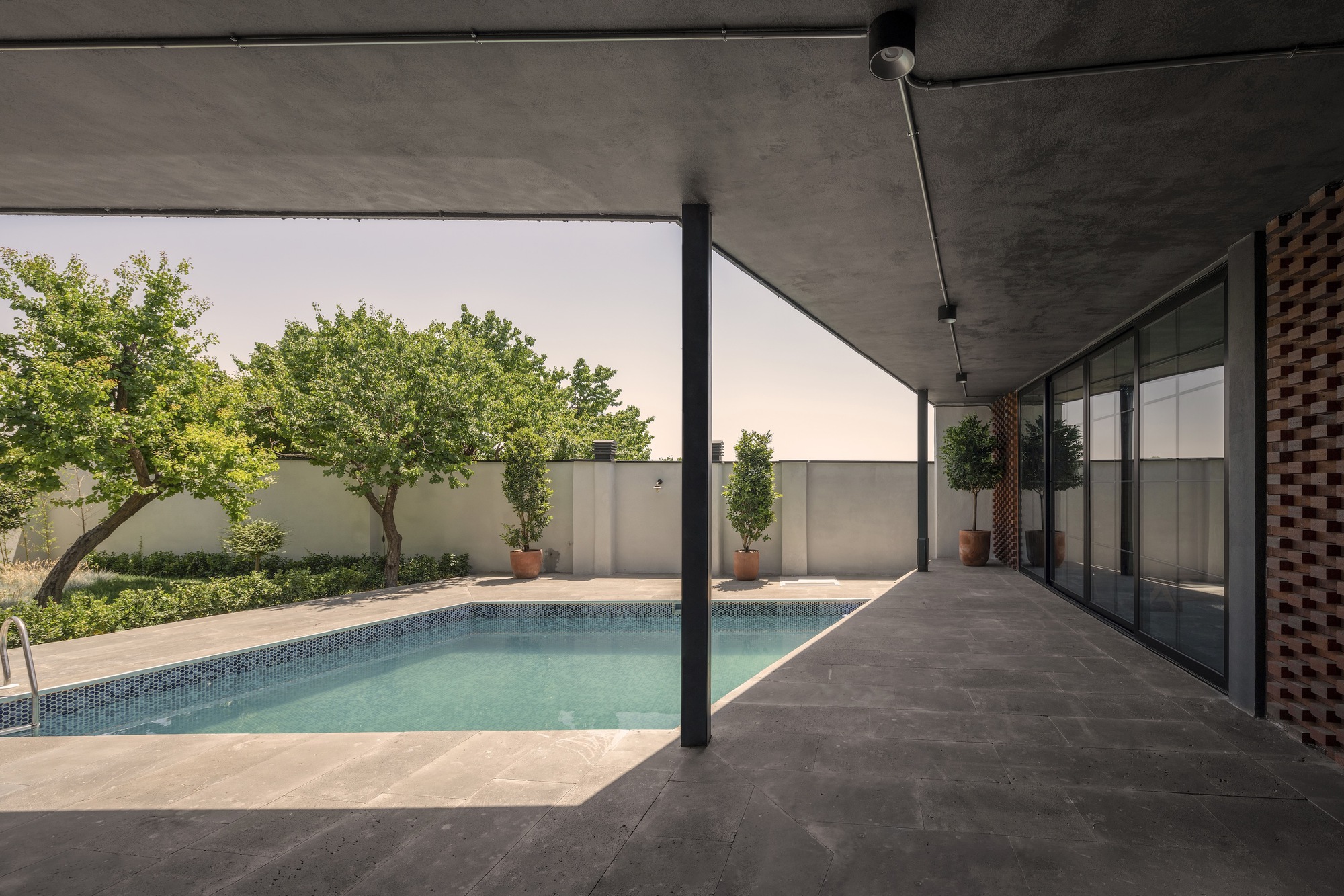 Gallery of Corner Villa / Arash Madani Design House - 7