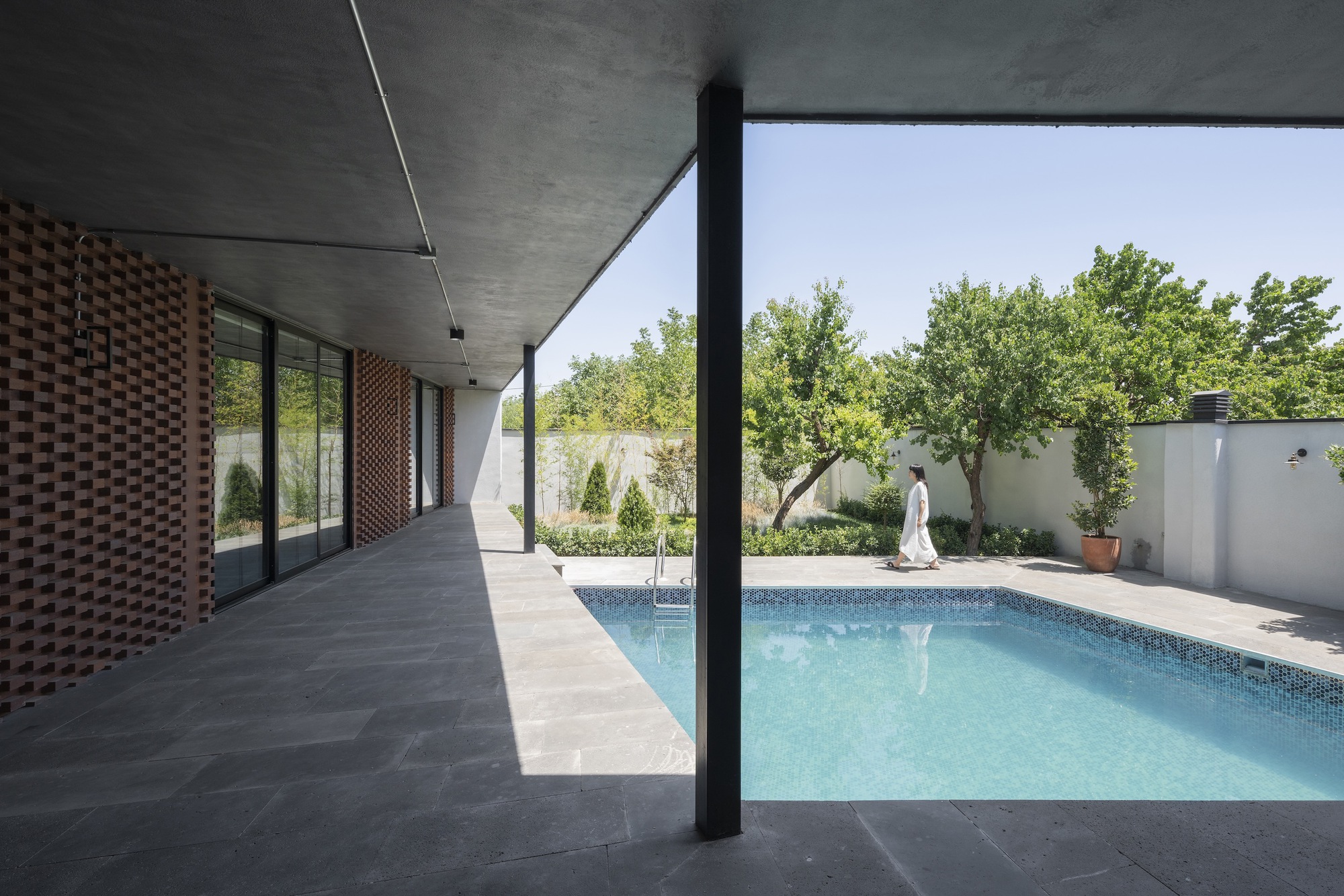 Gallery of Corner Villa / Arash Madani Design House - 6