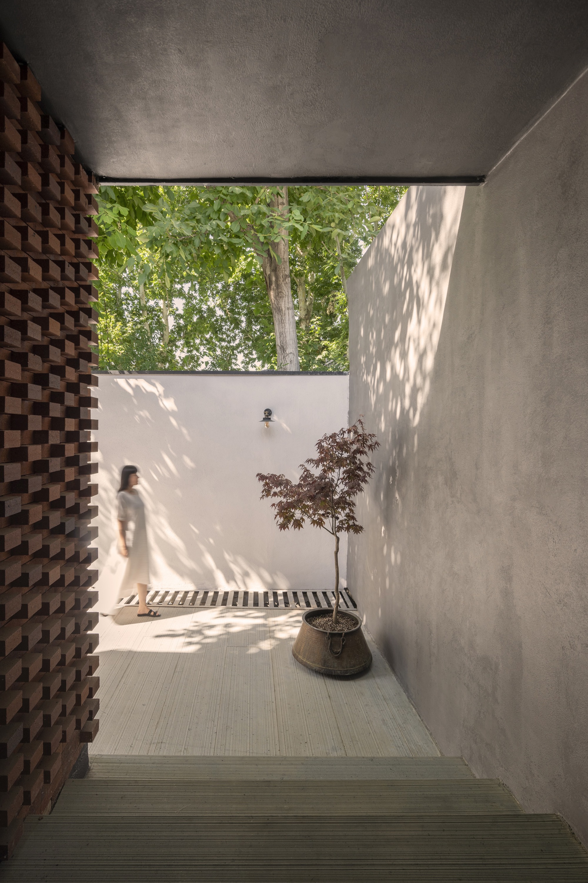 Gallery of Corner Villa / Arash Madani Design House - 12