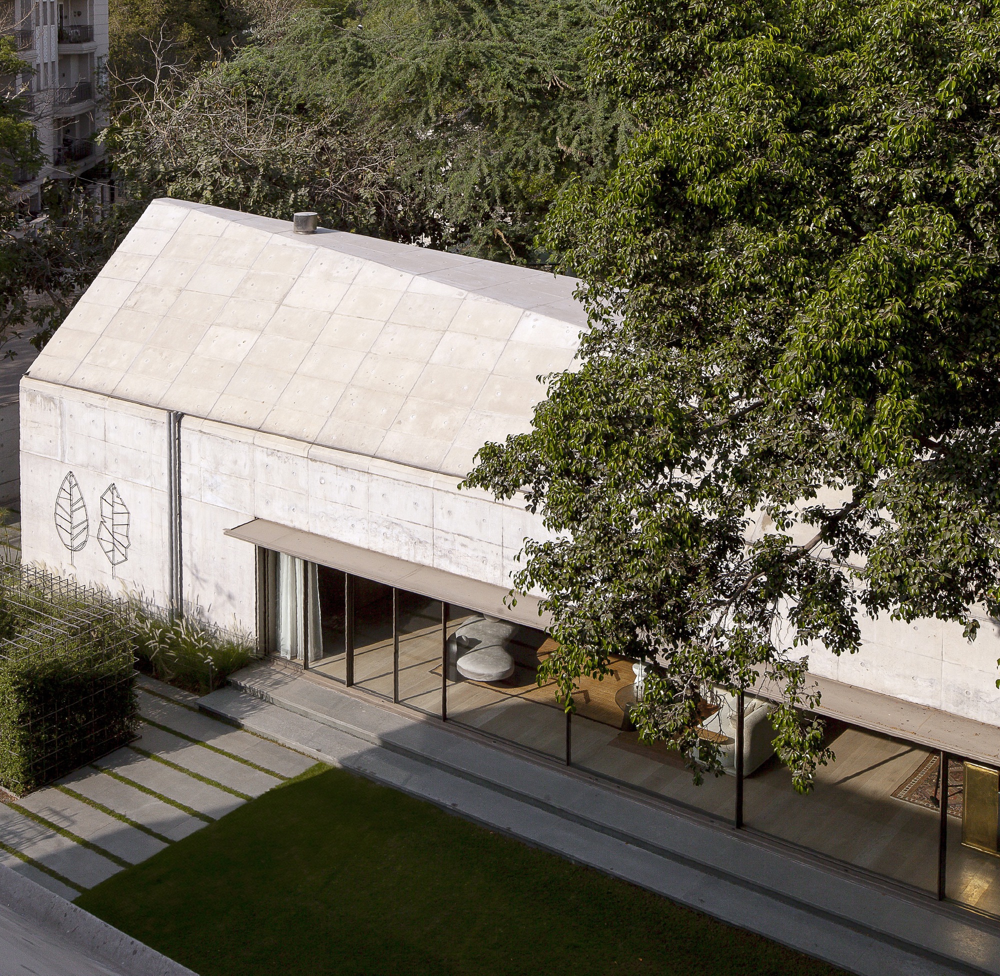 Gallery of The Prism House / Matra Architects & Rurban Planners - 9