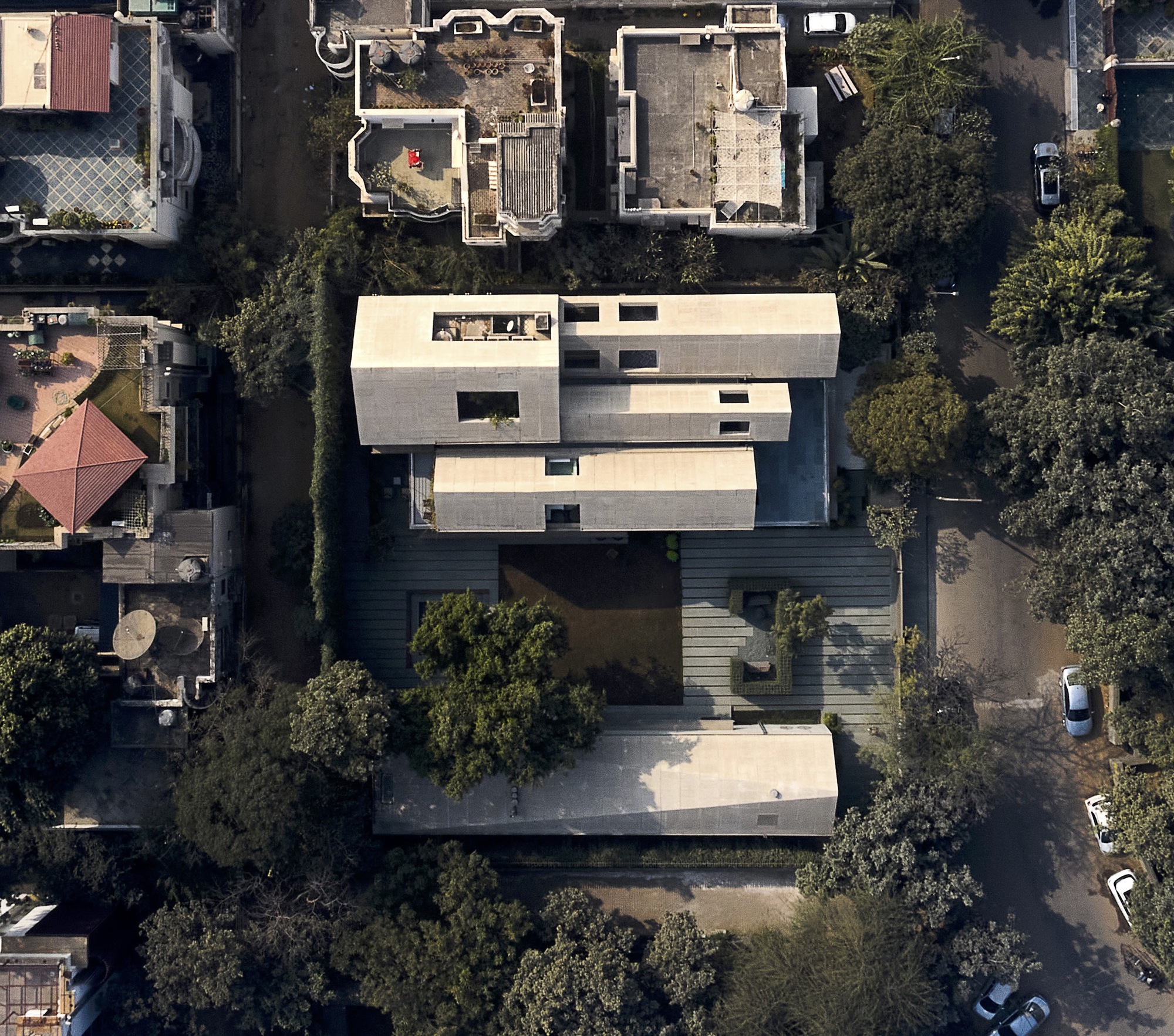 Gallery of The Prism House / Matra Architects & Rurban Planners - 6