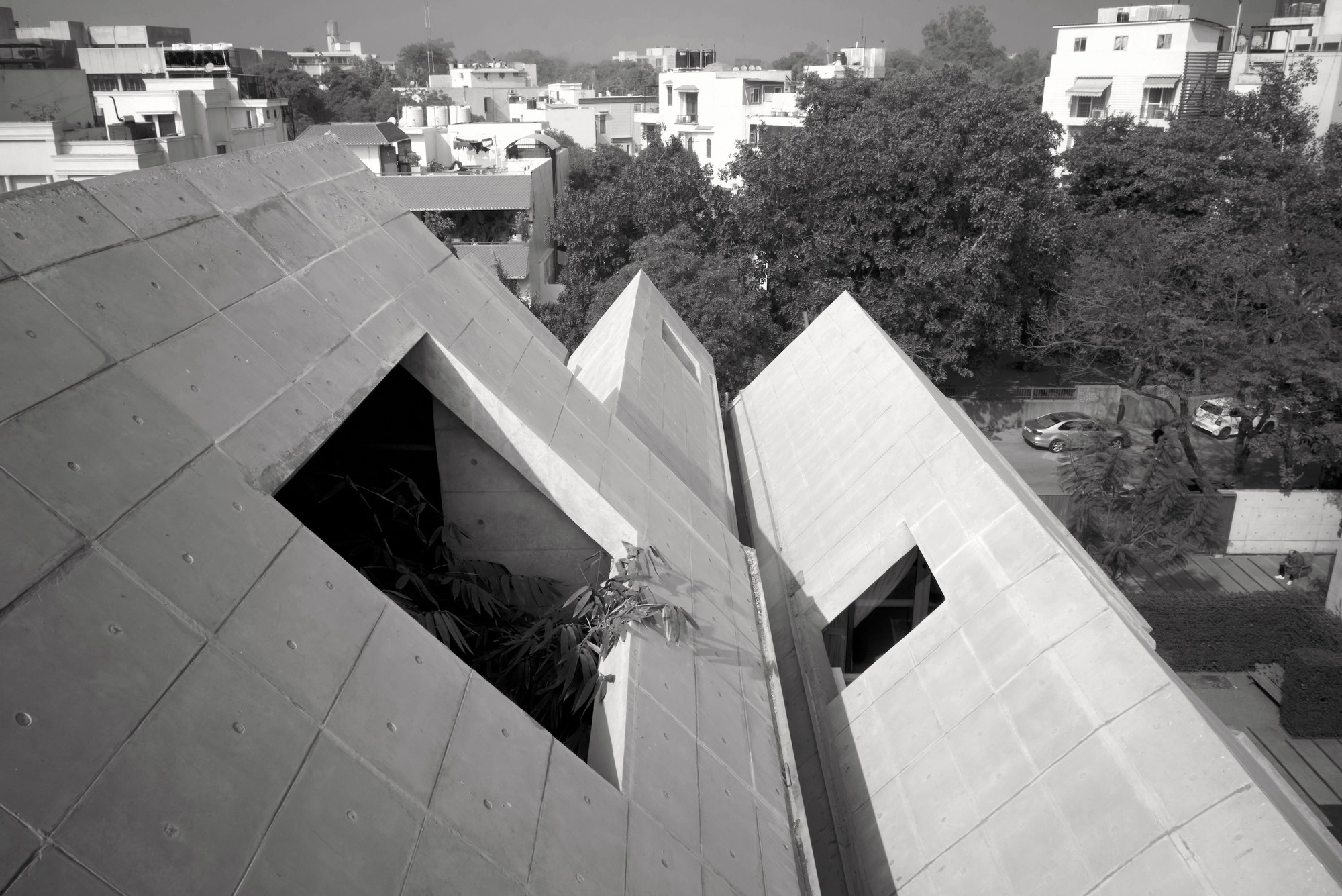 Gallery of The Prism House / Matra Architects & Rurban Planners - 20