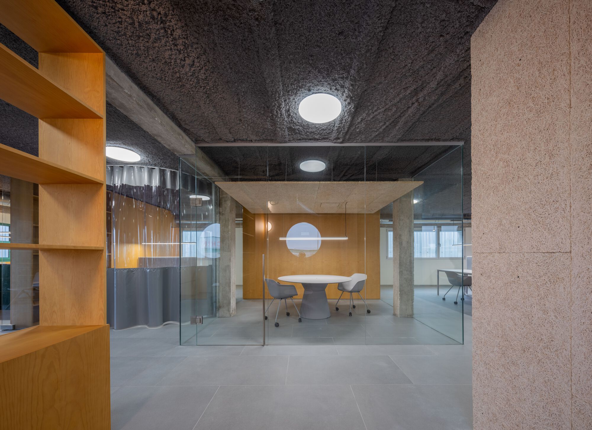 Gallery of Medifer Office / Impepinable Studio - 17