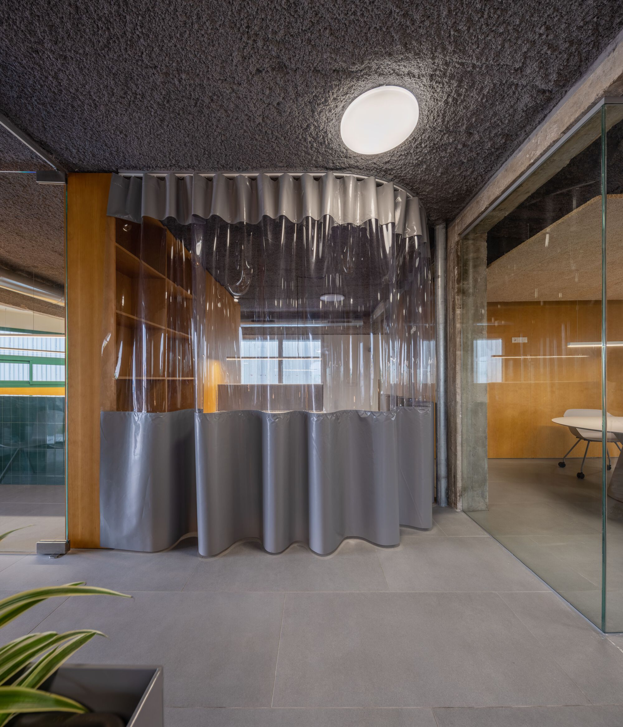 Gallery of Medifer Office / Impepinable Studio - 19