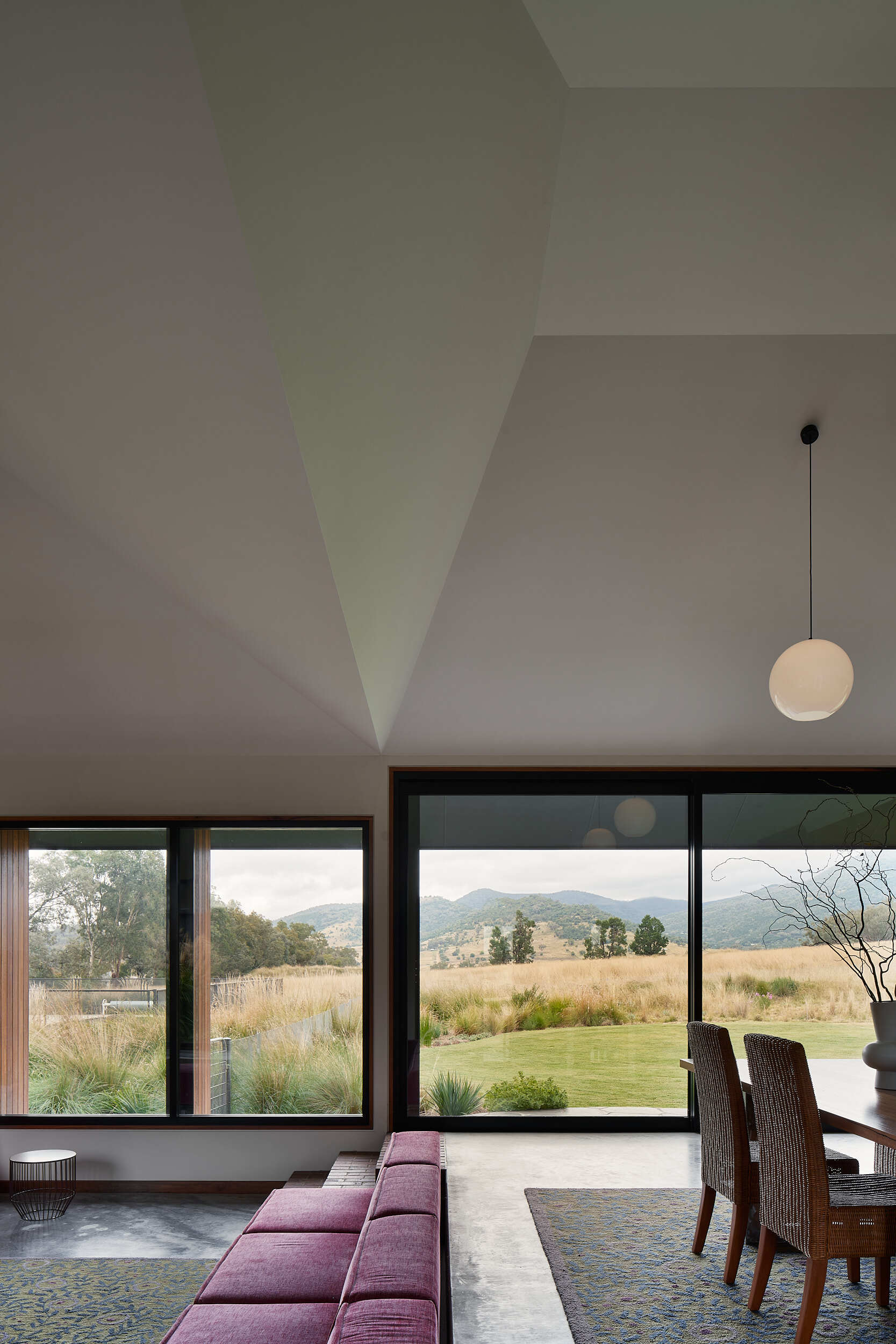 Gallery of House in the Dry / MRTN Architects - 11