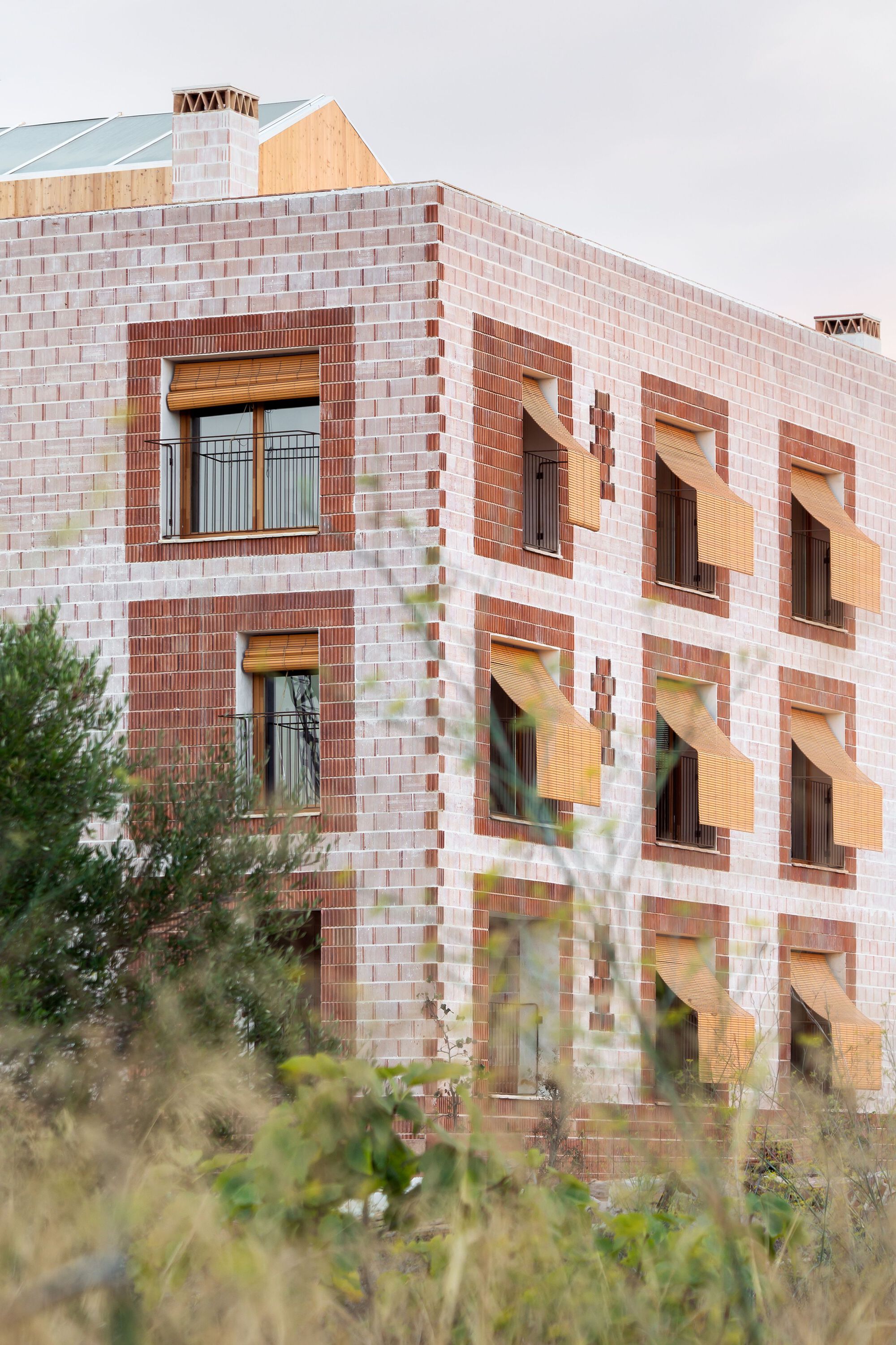 Gallery of Public Housing in Platja D’En Bossa / 08014 arquitectura - 11
